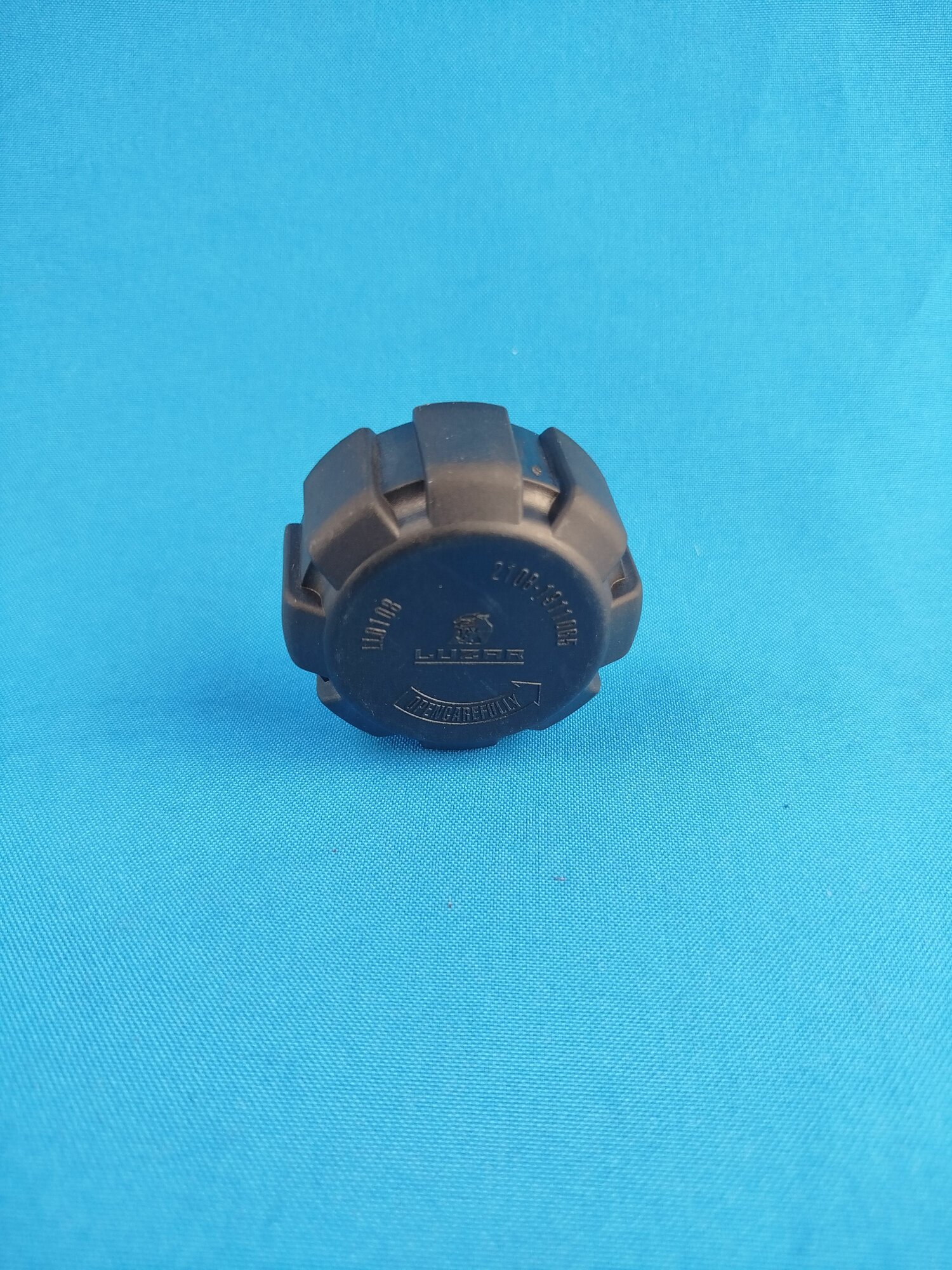 Крышка расширительного бачка "LUZAR" для автомобилей ВАЗ 2108-15