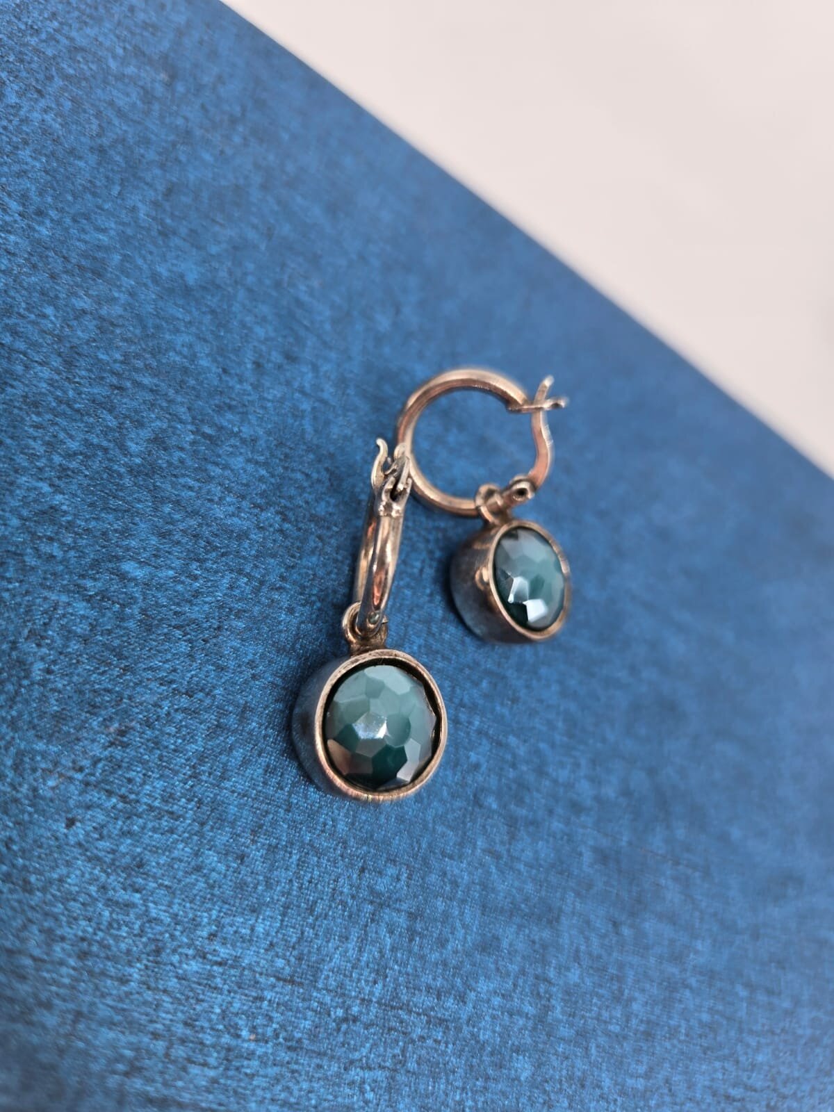 Серьги на английском замке с искусственным камнем винтажные, СССР