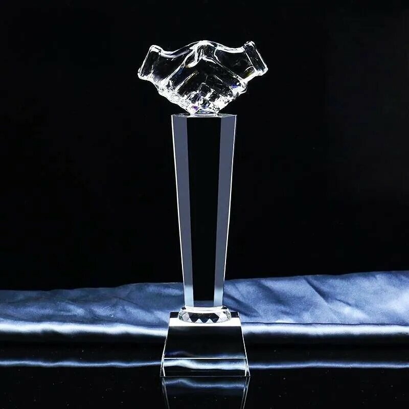 Наградная стела "Рукопожатие" из стекла (25 см)