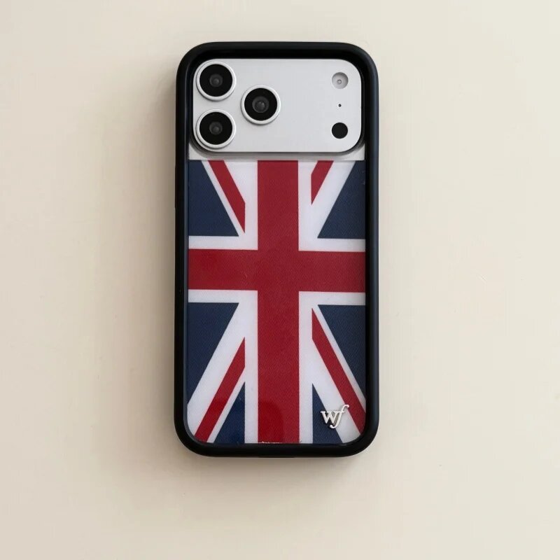 Чехол Wildflower Union Jack для iPhone 15, черный