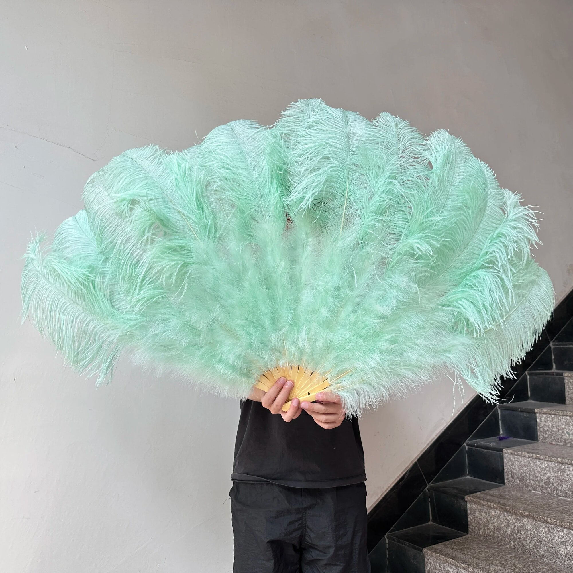Натуральный веер из страусиных перьев 130 см Изумрудный, 33 Mint Green, 100cm1PCS Right hand