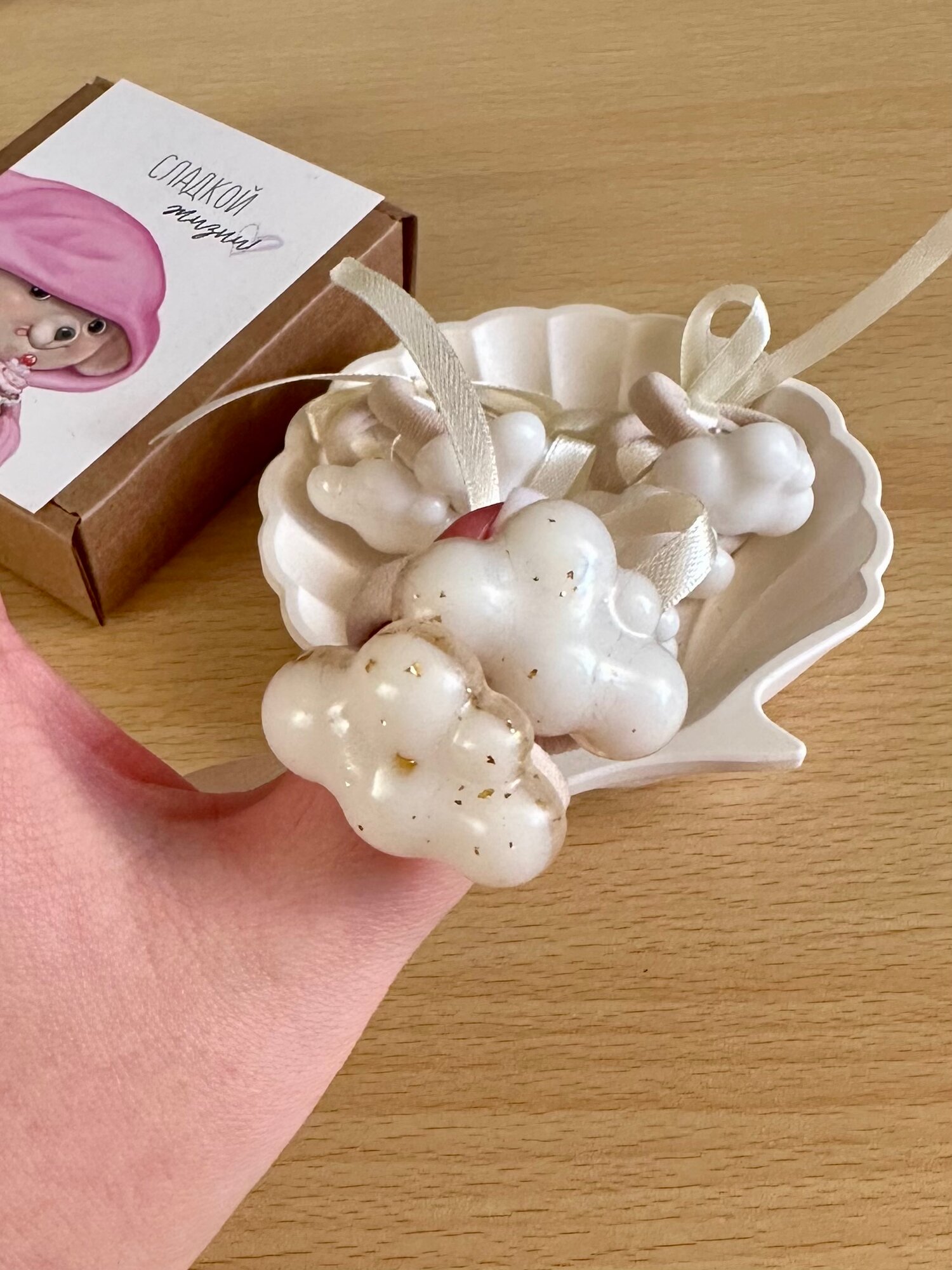 Резинки для волос "Бело-золотое облачко", ручная работа, эпоксидная смола, 2шт