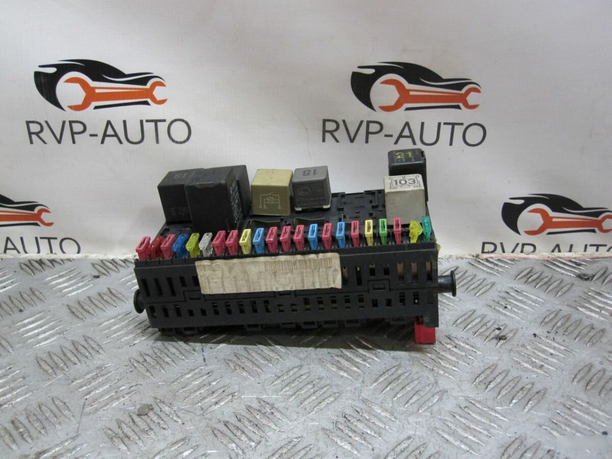 Блок предохранителей VW Caddy 2 1995-2004 357937039