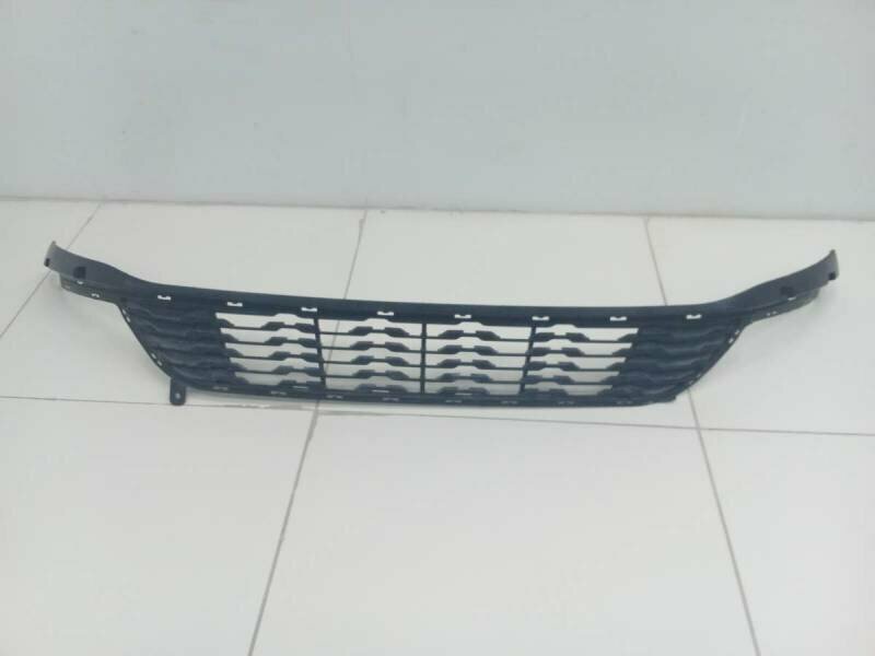 Решетка в бампер центральная Kia Rio 3 UB/QB 2011-2017