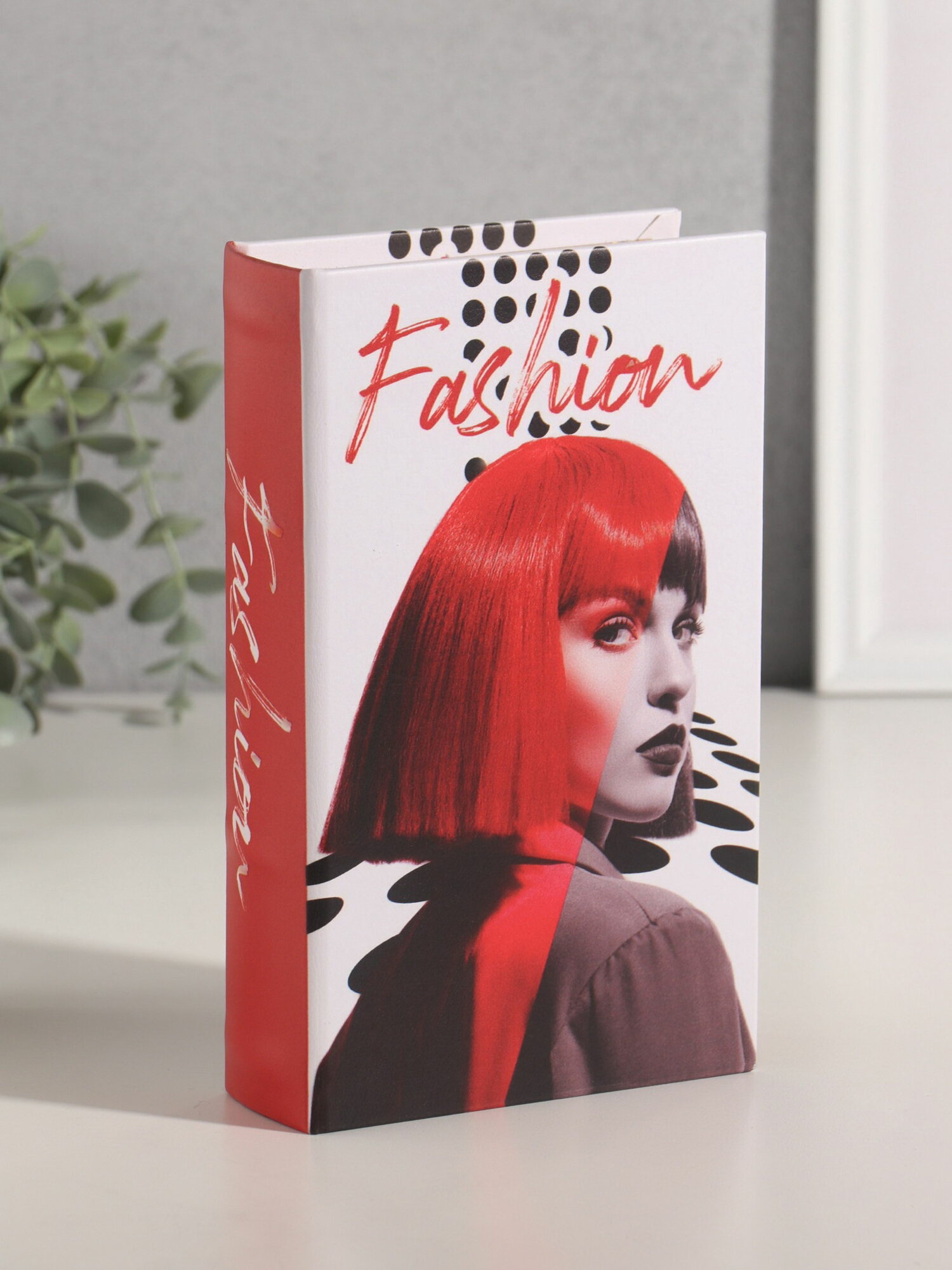 Шкатулка книга - сейф "Девушка с каре. Мода" дерево, искусственная кожа, 21x13x5 см