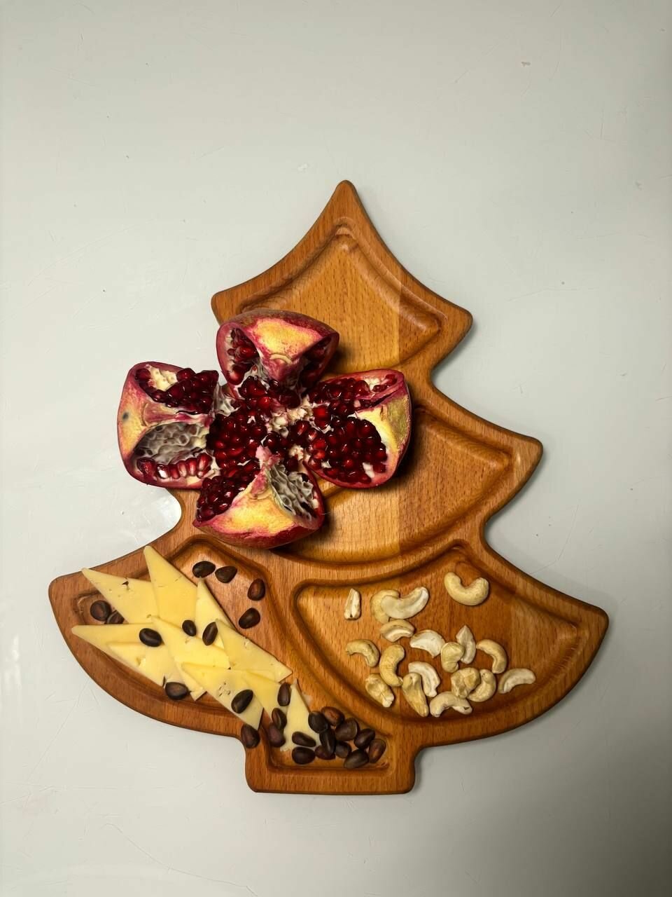 Менажница деревянная "Елка" / Доска сервировочная / Блюдо для подачи закусок из натурального дерева