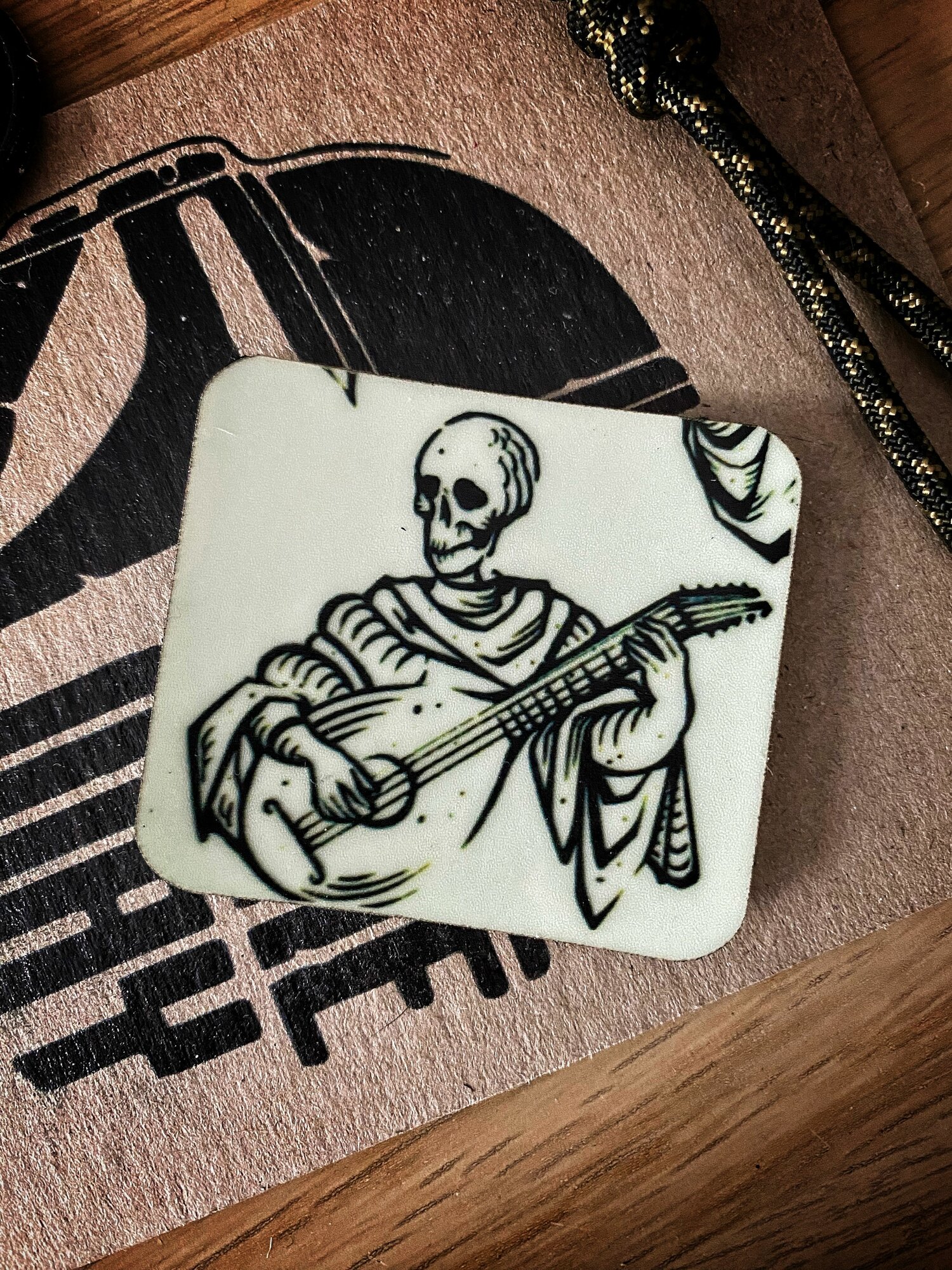 Патч светящийся скелет музыкант , шеврон на липучке