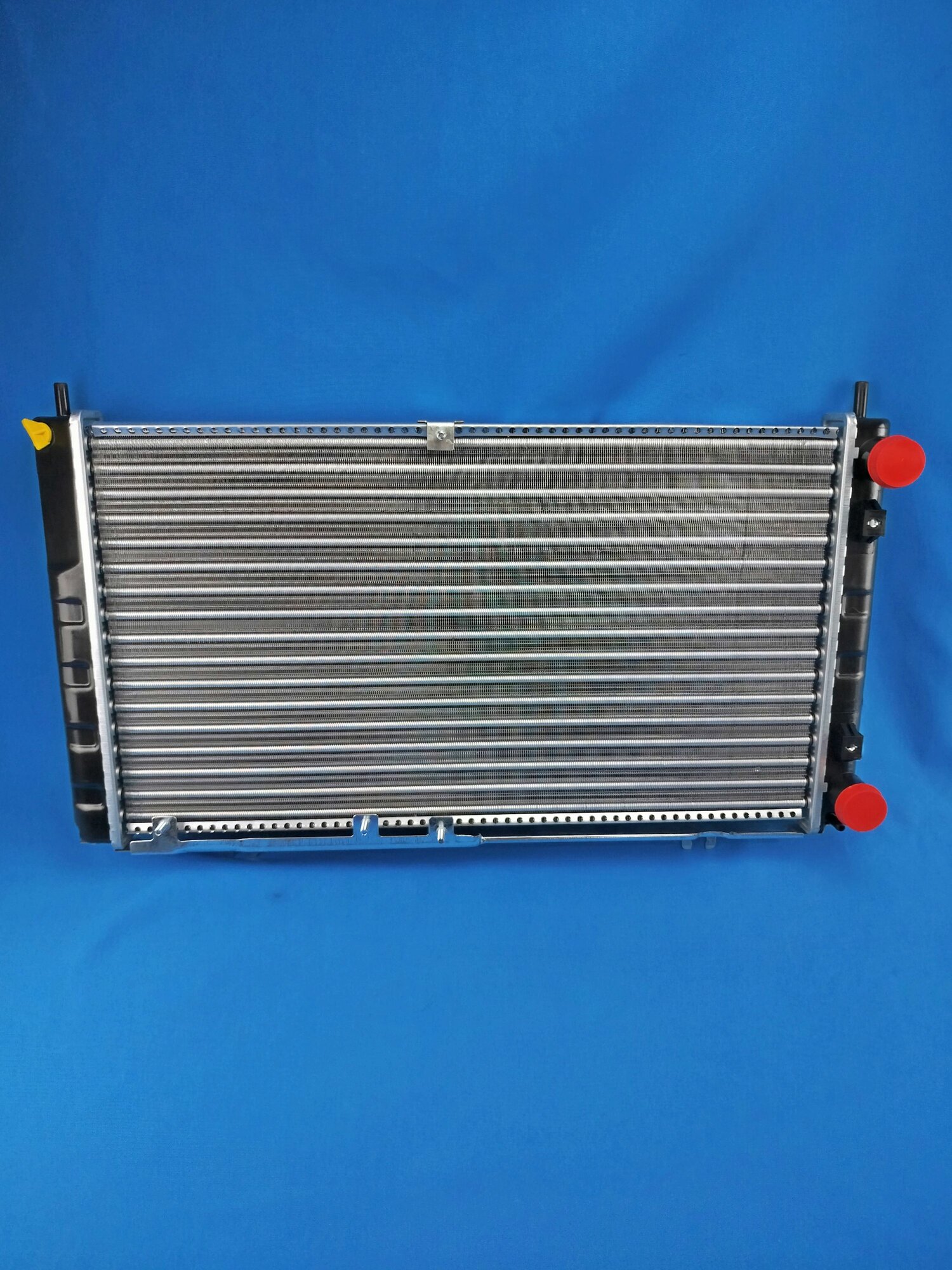 Радиатор "HOFER" для а/м Калина с кондиционером Panasonic