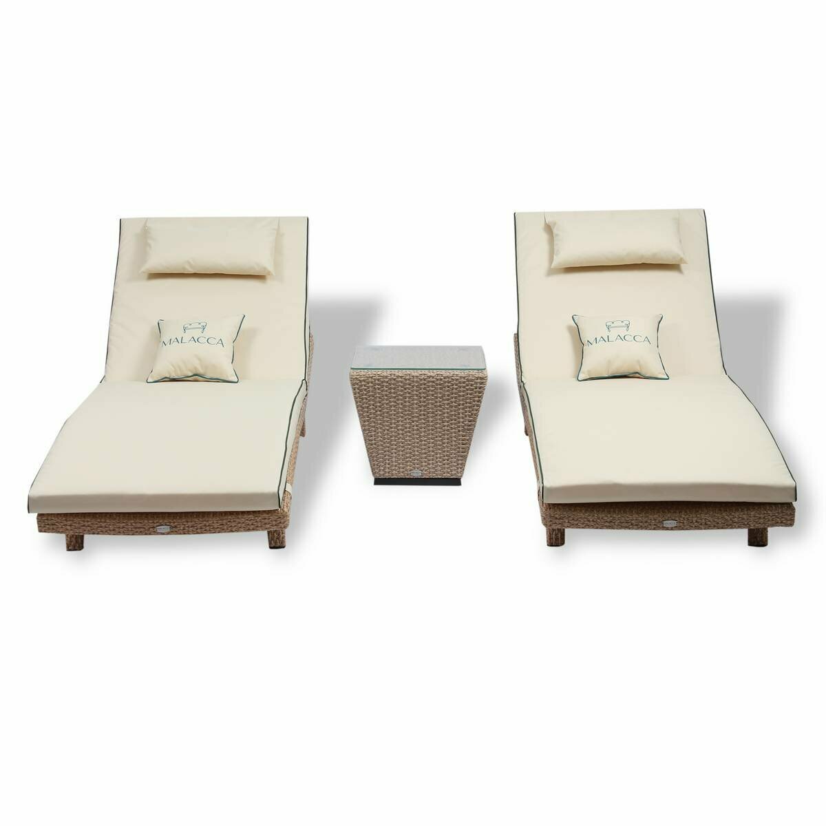 Комплект шезлонгов Авиано от Malacca с приставным столиком из искусственного ротанга в цвете индийское дерево