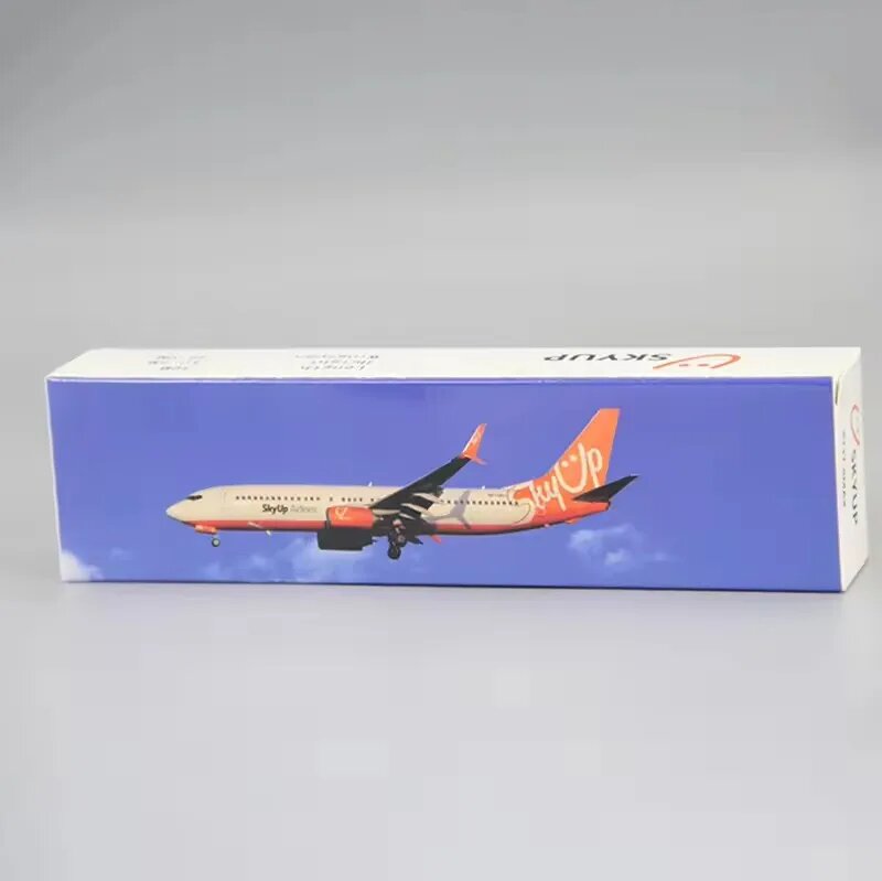 Модель самолета ZOCO Boeing 737-800 Skyup Airlines масштаб 1:200