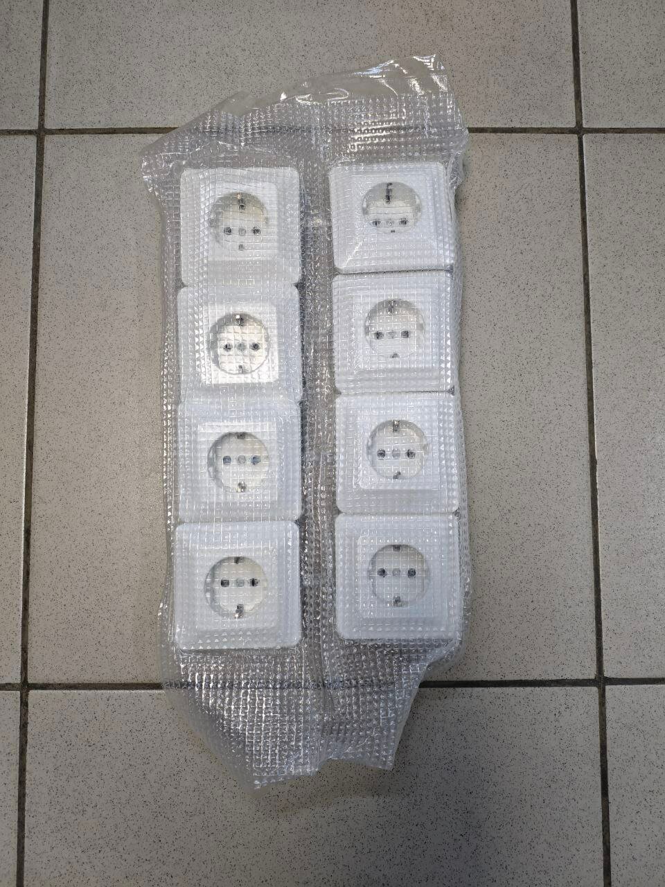 Розетка РС 16-004, скрытая установка, заземление, со шторками