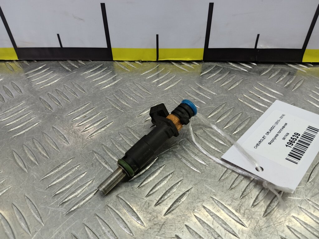 Форсунка топливная Б/У для CHEVROLET ORLANDO I (2010—2018) 5817429