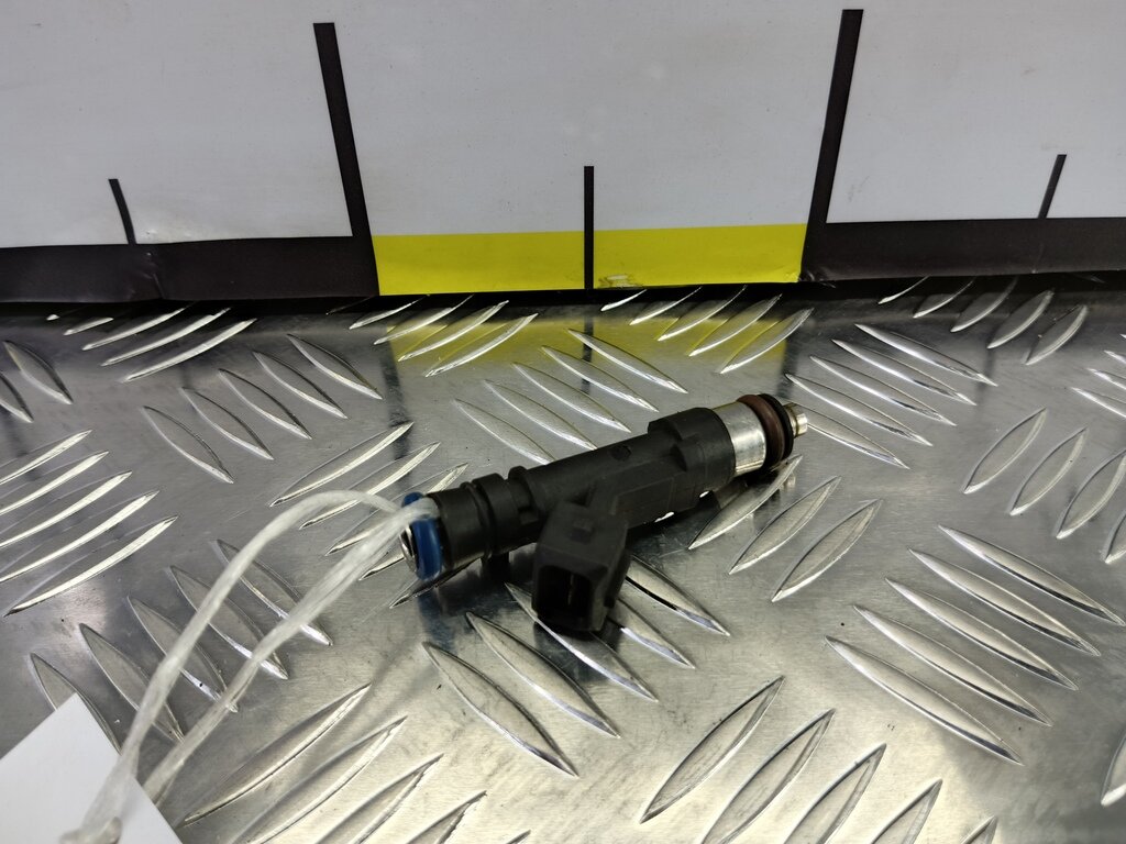 Форсунка топливная Б/У для Opel ASTRA H (2004—2007) 5817425