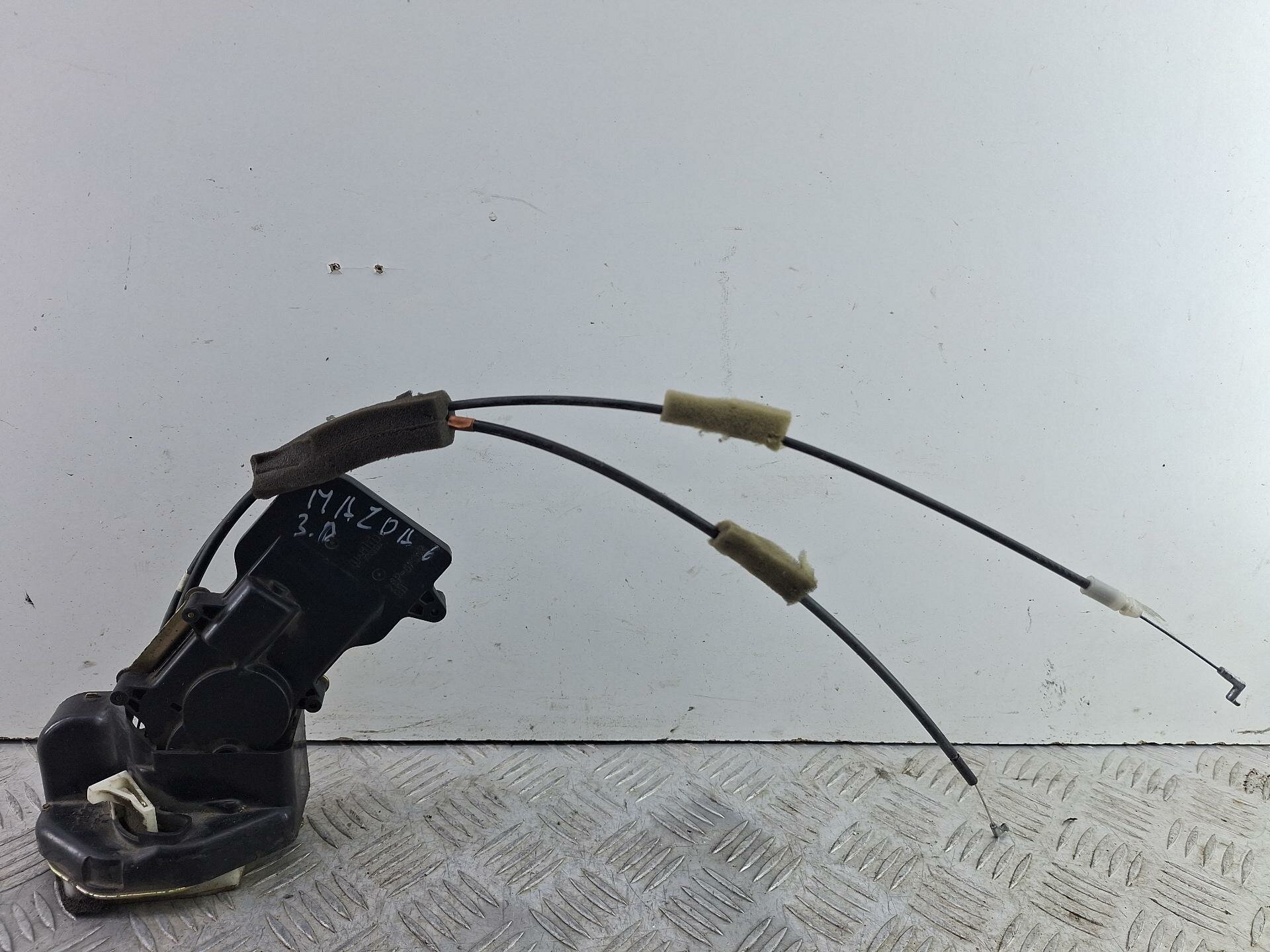 Замок двери задней правой Mazda 6 рест. 2006