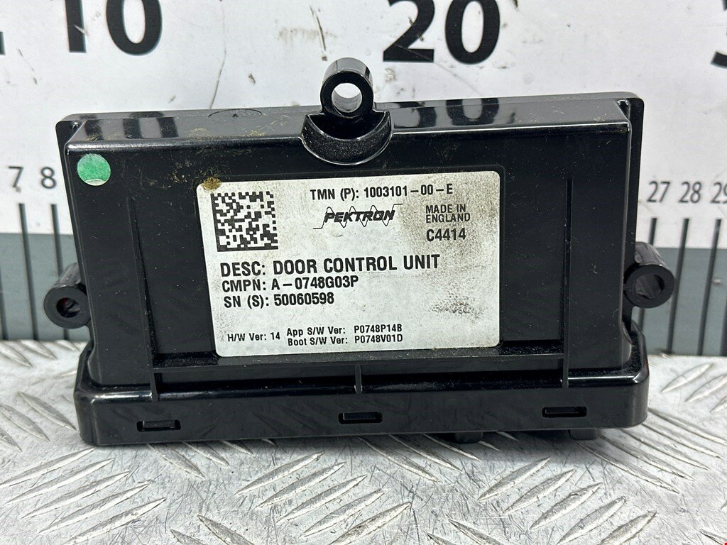 Блок управления двери Tesla Model S 100310100E арт. 2264182