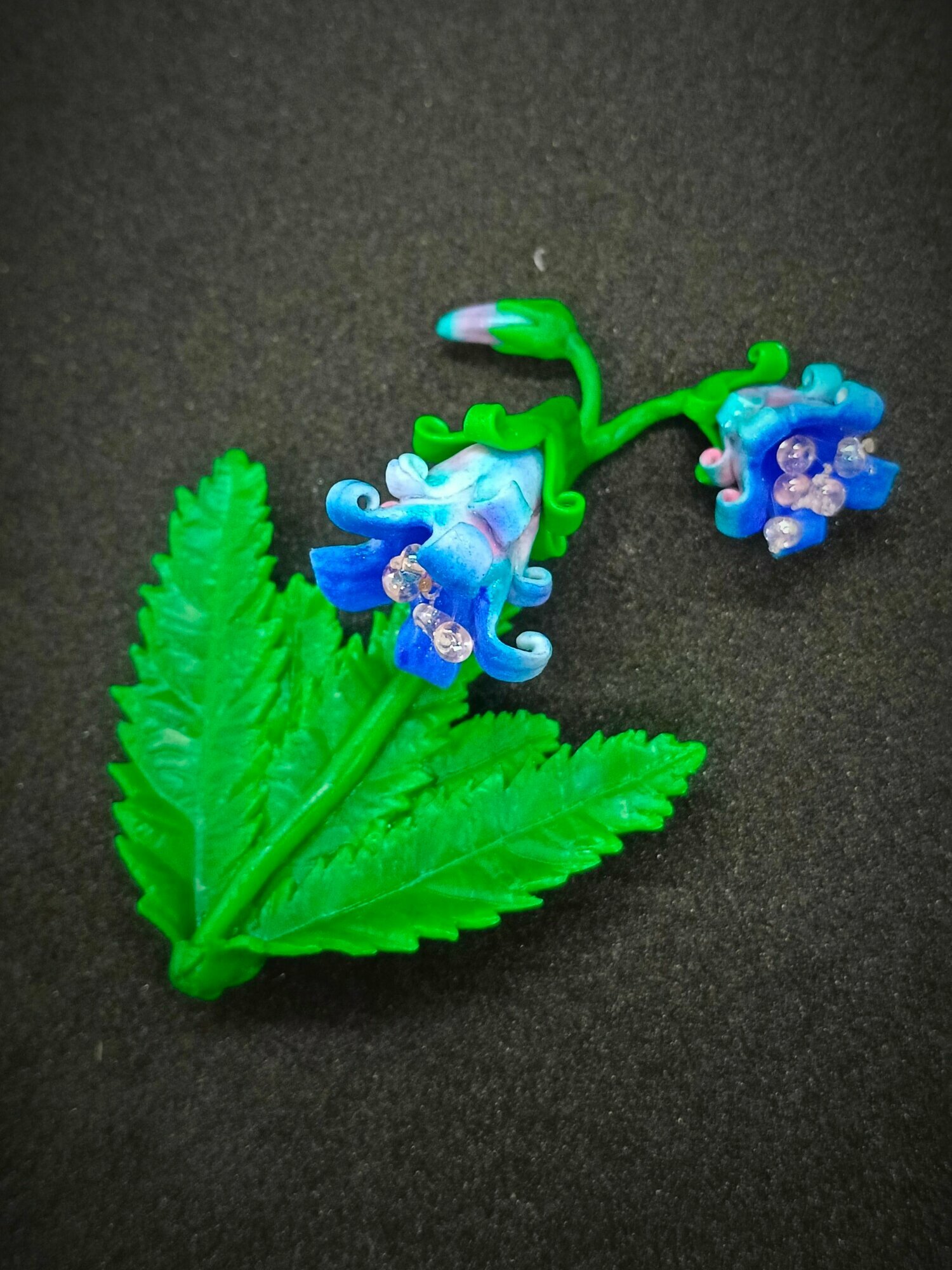 Брошь, бисер