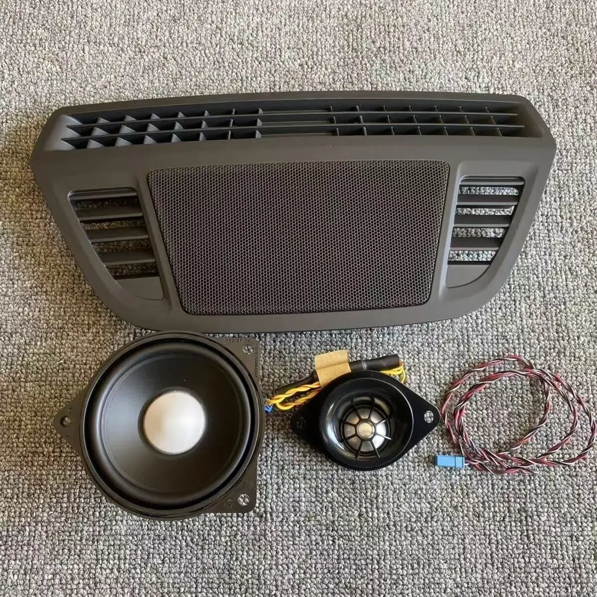 Комплект динамиков BMW F48 X1, 4" среднечастотник + твитер, 2 Horn 1 Cover