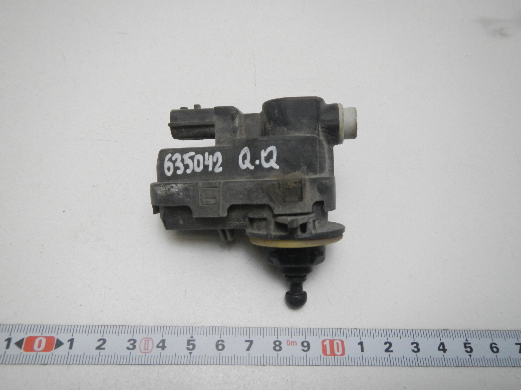 Б/У Моторчик корректора фар, Nissan (Ниссан)-QUASHQAI (13-) NISSAN QUASHQAI (13-) Без видимых повреждений. 635042 NISSAN...