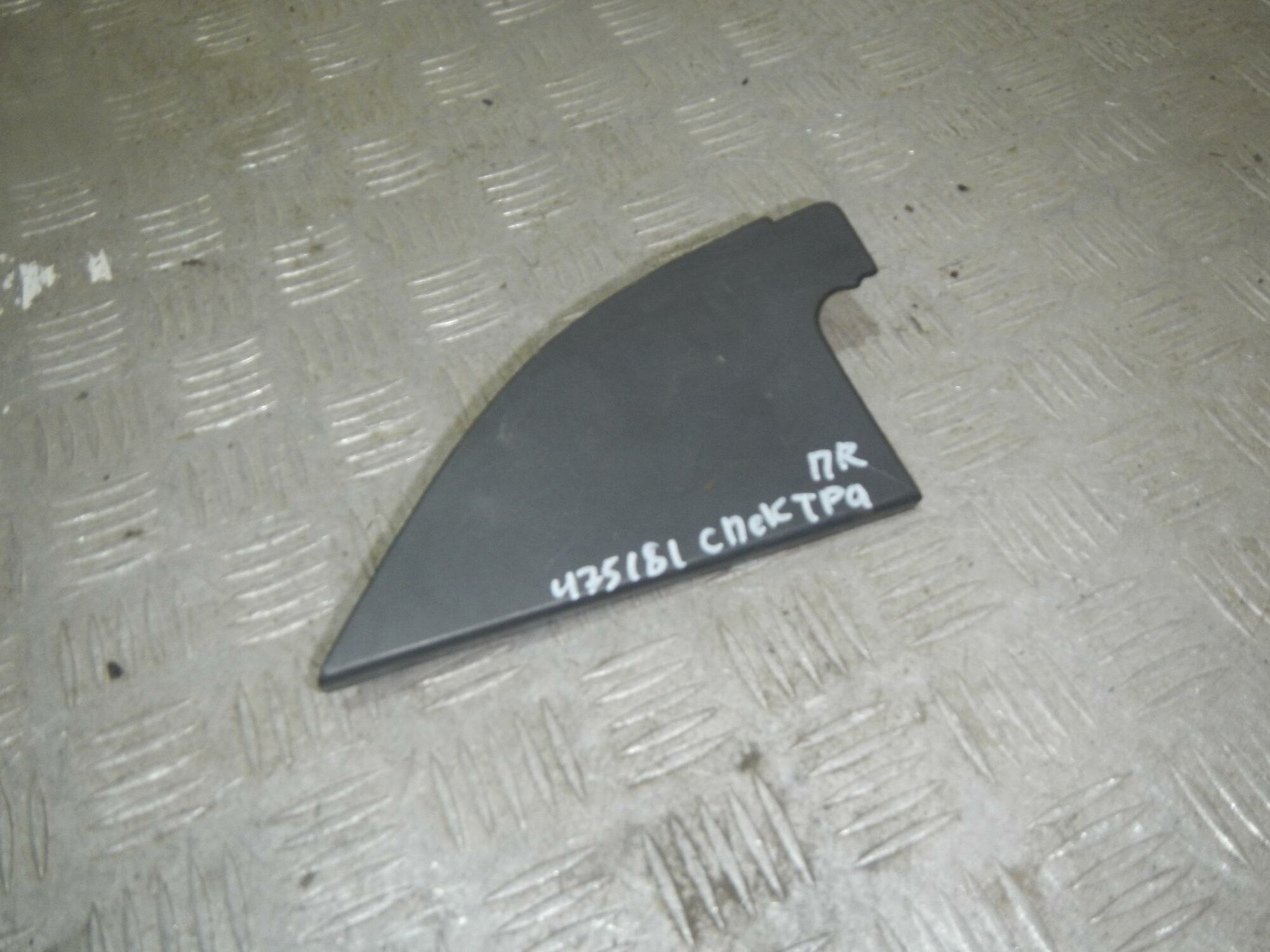 Б/У Уголок двери задней правой (внутренний), KIA (Киа)-SPECTRA (01-) KIA SPECTRA (01-) царапины. сломано 1 крепление 475...