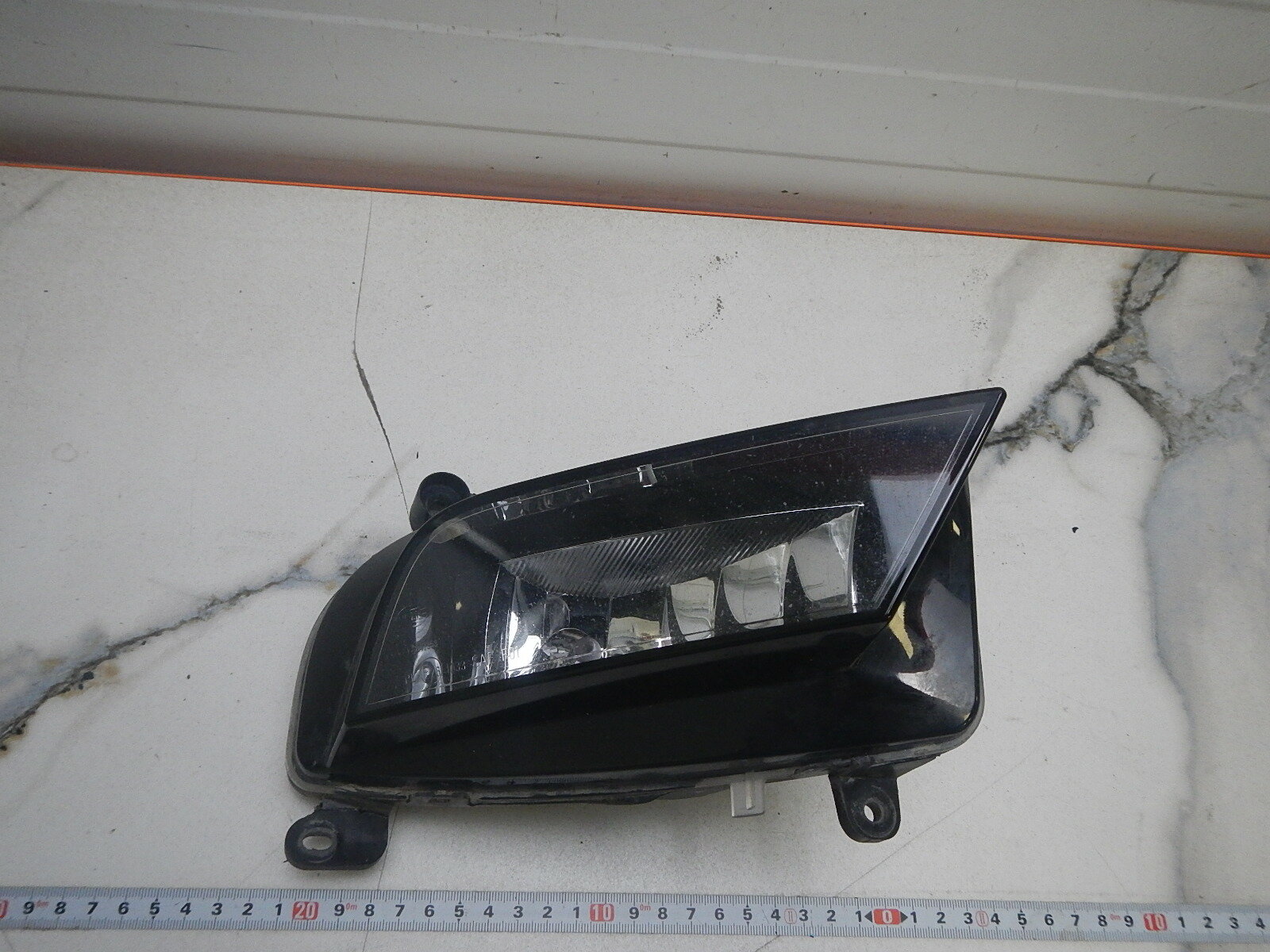 Б/У Фара противотуманная правая, Audi (Ауди)-A4 (B8) (07-15) AUDI A4 (B8) (07-15) Царапины. 636860 VAG арт. 8K0941700B