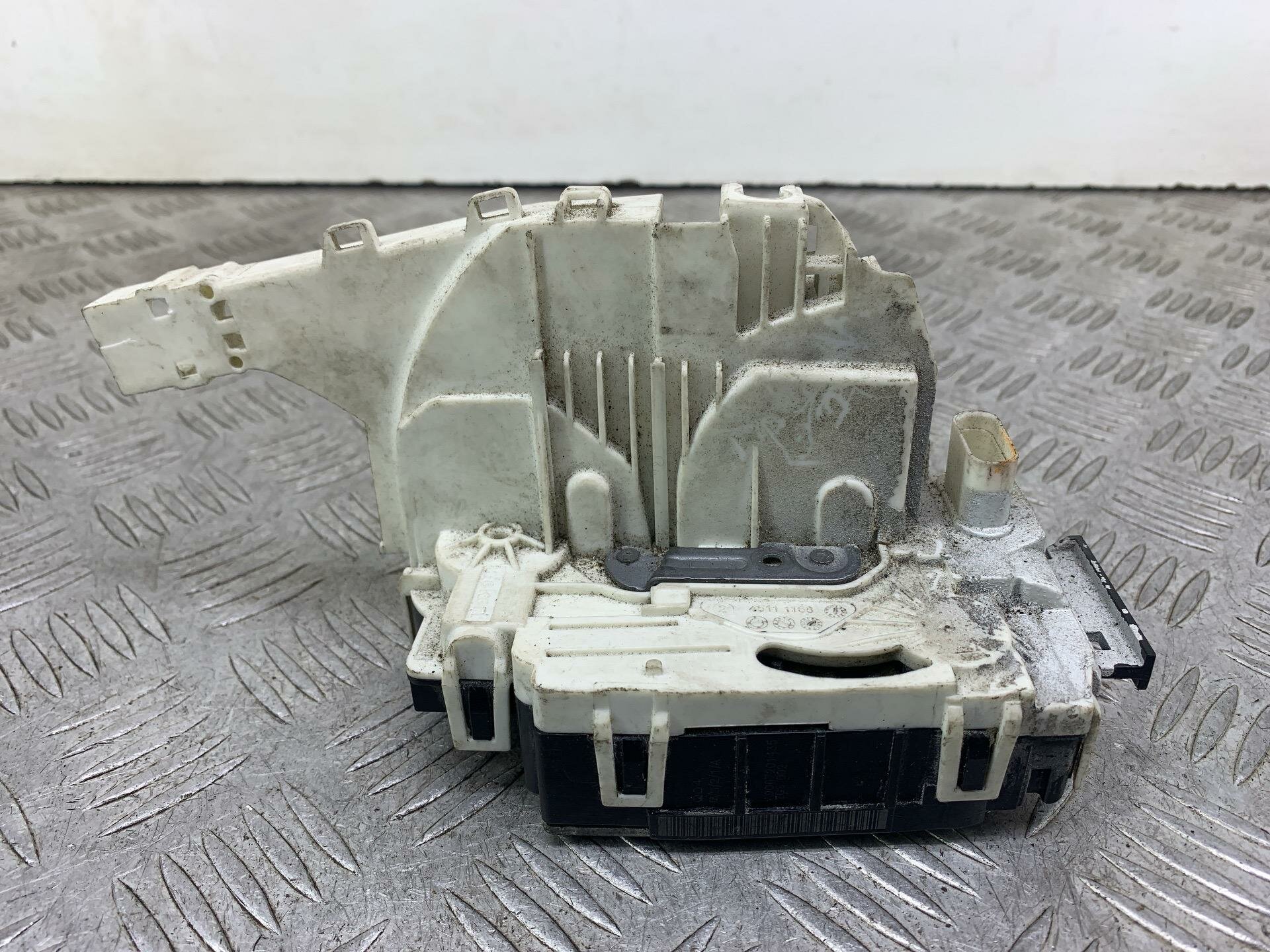Замок двери передней левой Mercedes-Benz Sprinter W906 (2006 - 2014) A9067201435