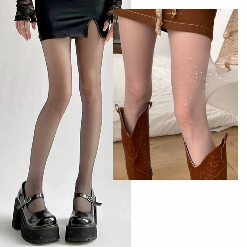 Вау, белый шелк с пайетками в сочетании с ботинками выглядит потрясающе! Осенне-зимний абрикосовый цвет создает атмосферу с белыми утягивающими чулками цвета кожи!