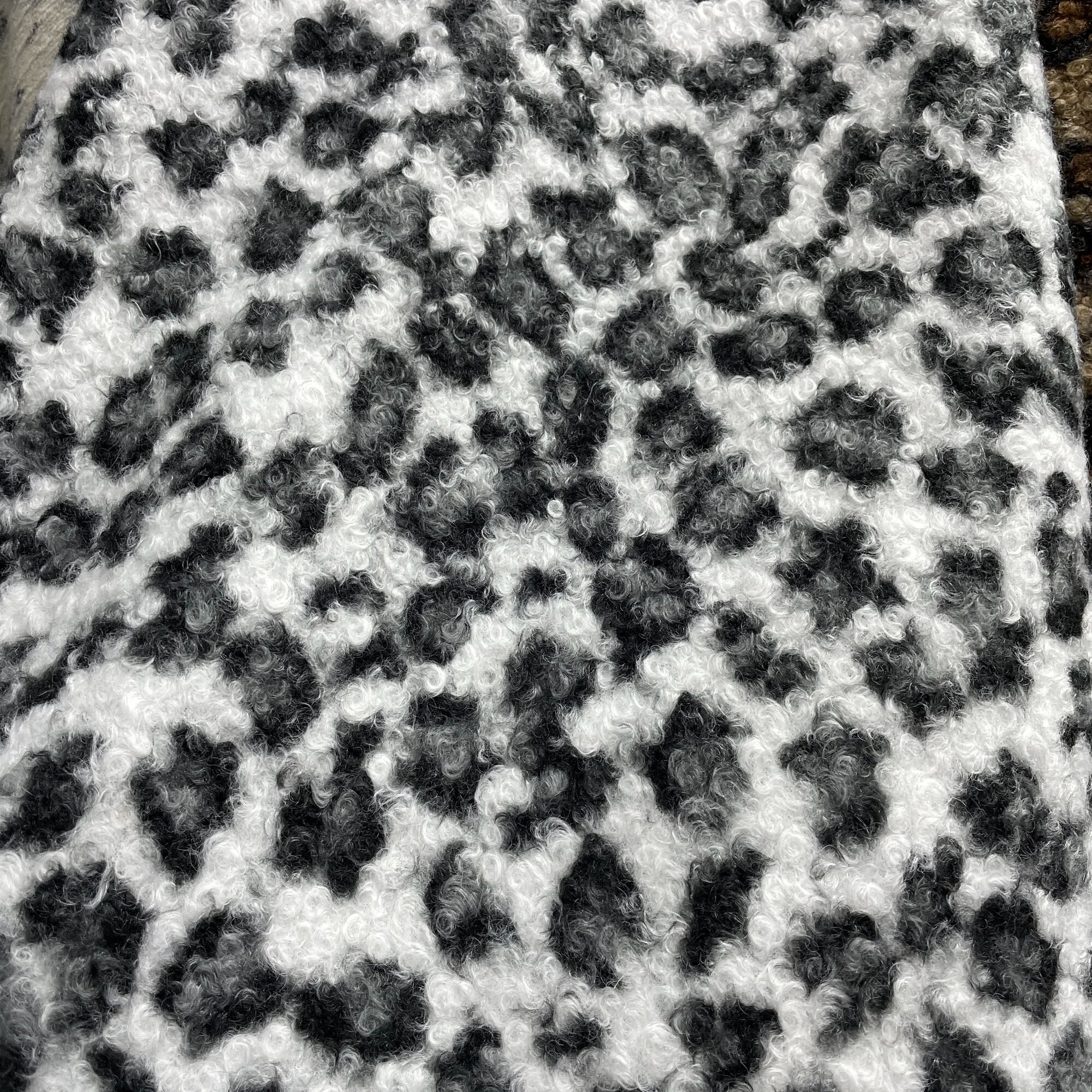 Плюшевая ткань с леопардовым принтом 100% полиэстер 45x160 см