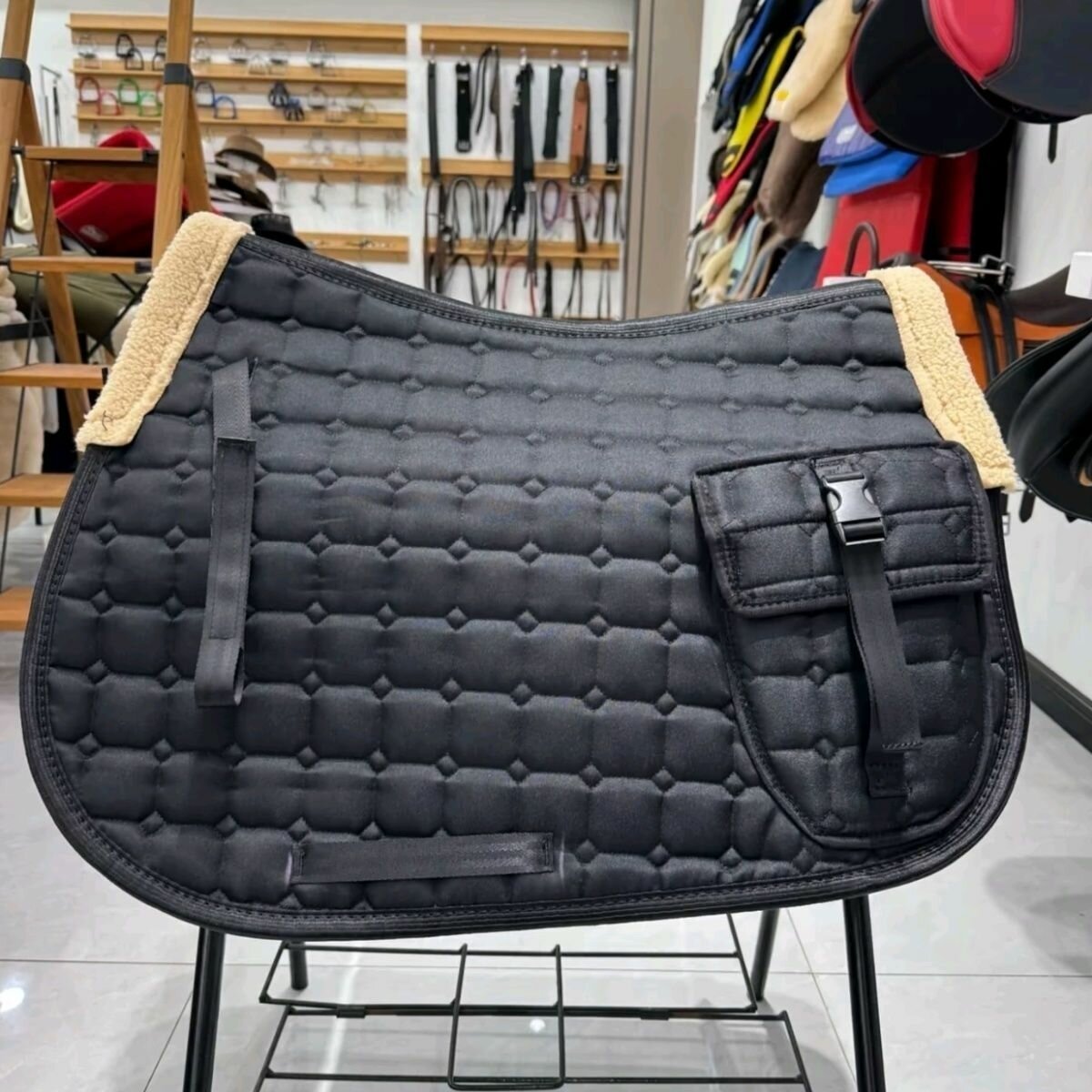 Вальтрап для лошади универсальный, черный