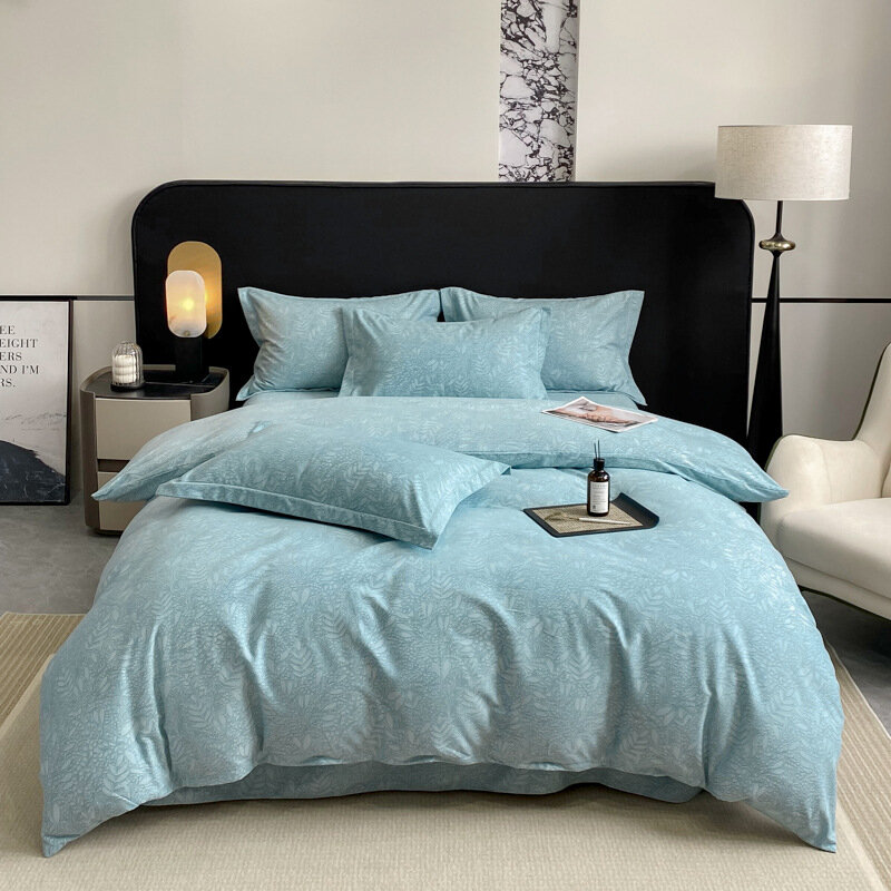 Осенне-зимний четырехпредметный комплект простого утепленного постельного белья из полиэстера и хлопка с принтованными простынями и пододеяльником от Nantong Home Textiles.