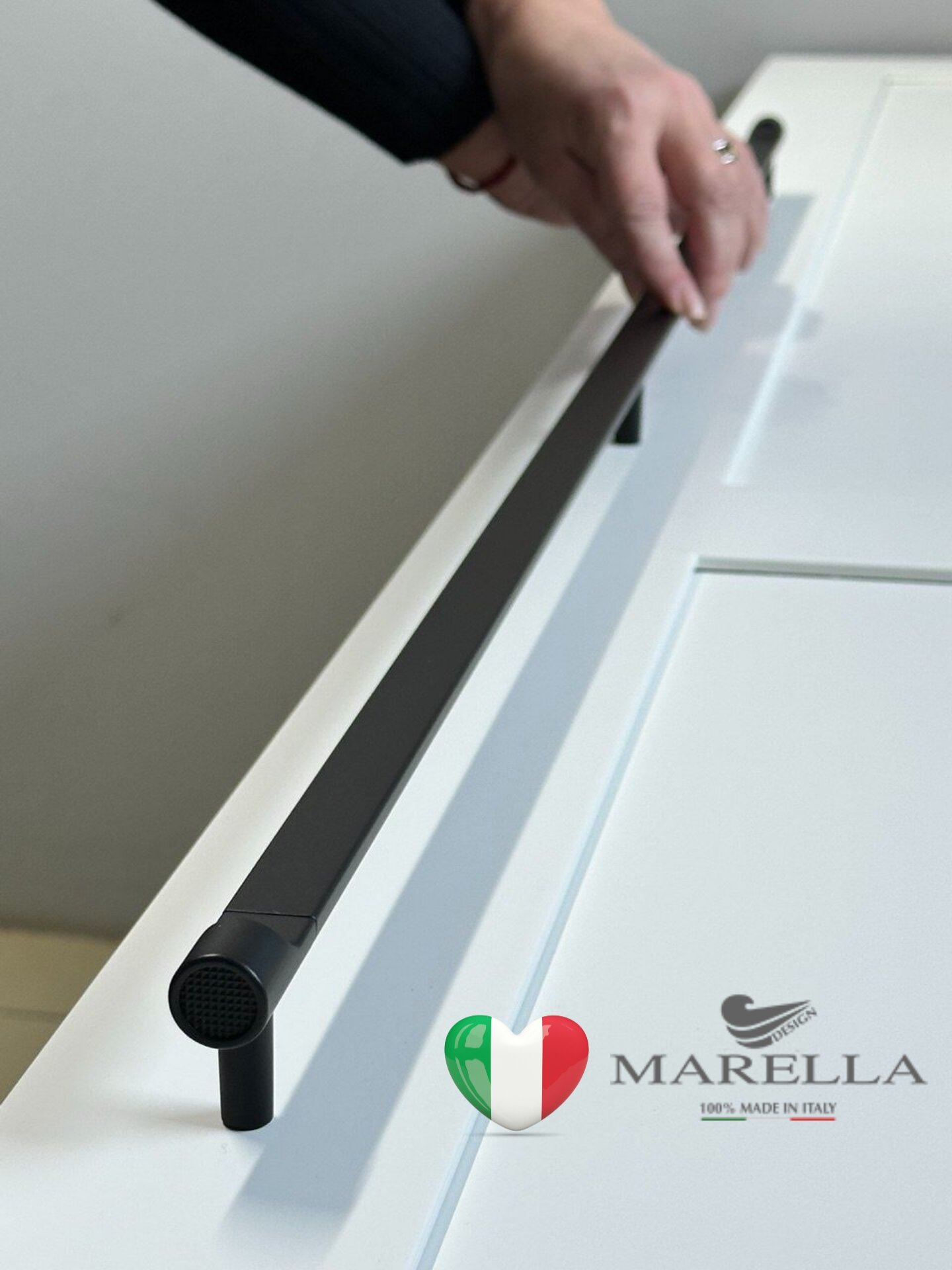 Ручка мебельная скоба Дива 1088 мм ROBERTO MARELLA, цвет Черный матовый