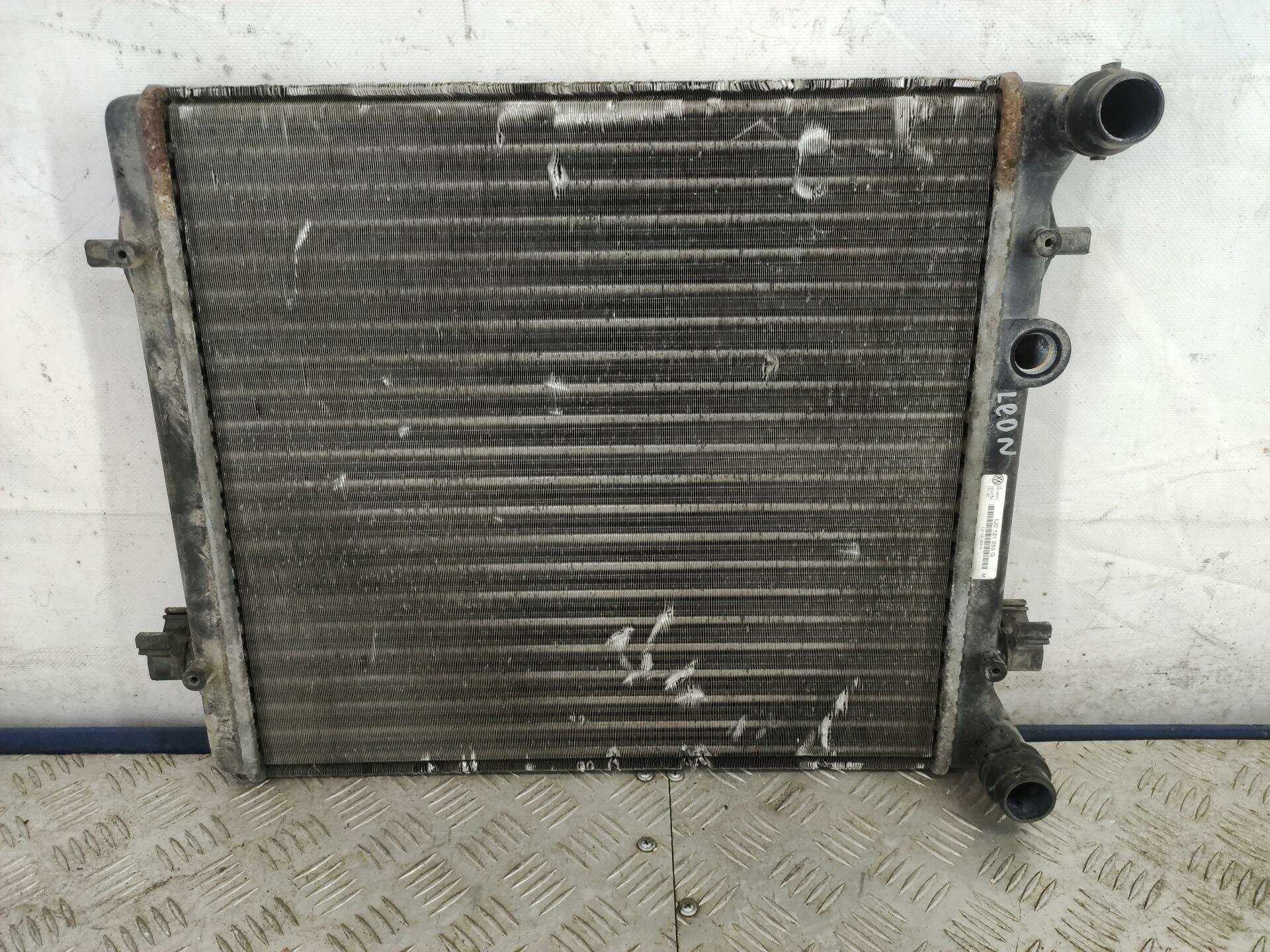 Радиатор основной Volkswagen Golf 4 (1997 - 2006) 1J0121253G