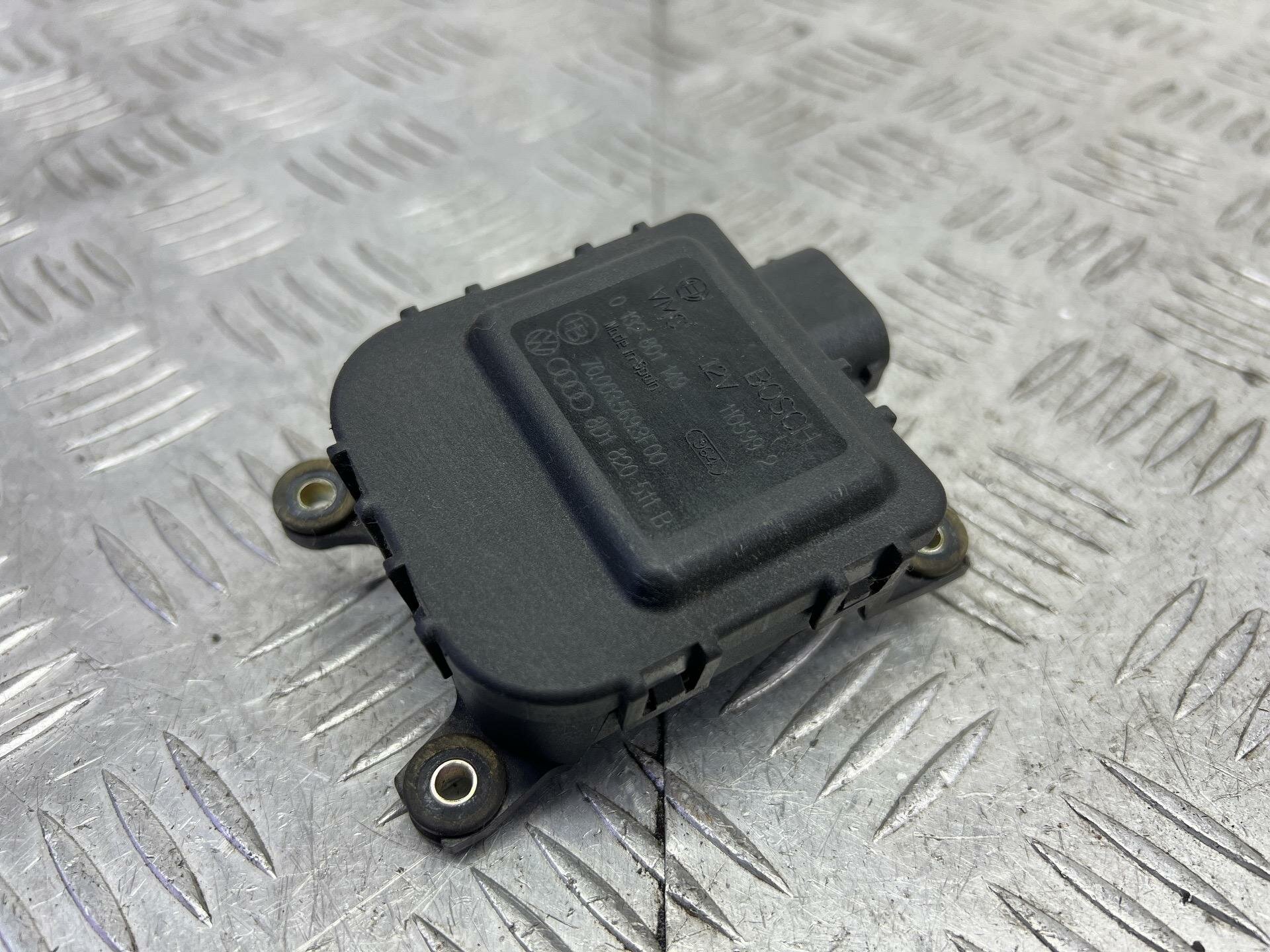 Моторчик заслонки печки Volkswagen Passat B5 1998 0132801149