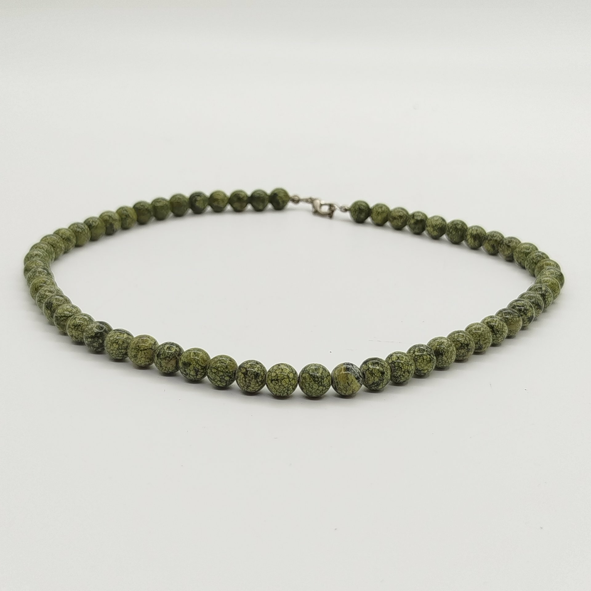 Бусы с бусинами круглой формы, металл, змеевик, Россия, 1990-2010 гг.