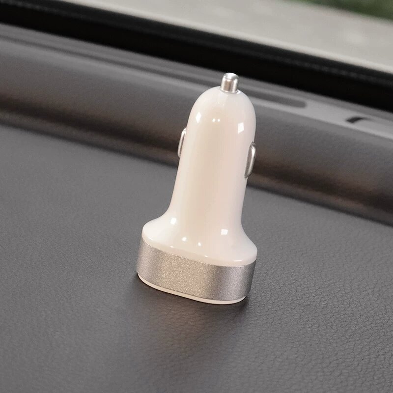 Двойной порт автомобильный USB-зарядное устройство с розеткой прикуривателя, простой дизайн без диамантового декора для