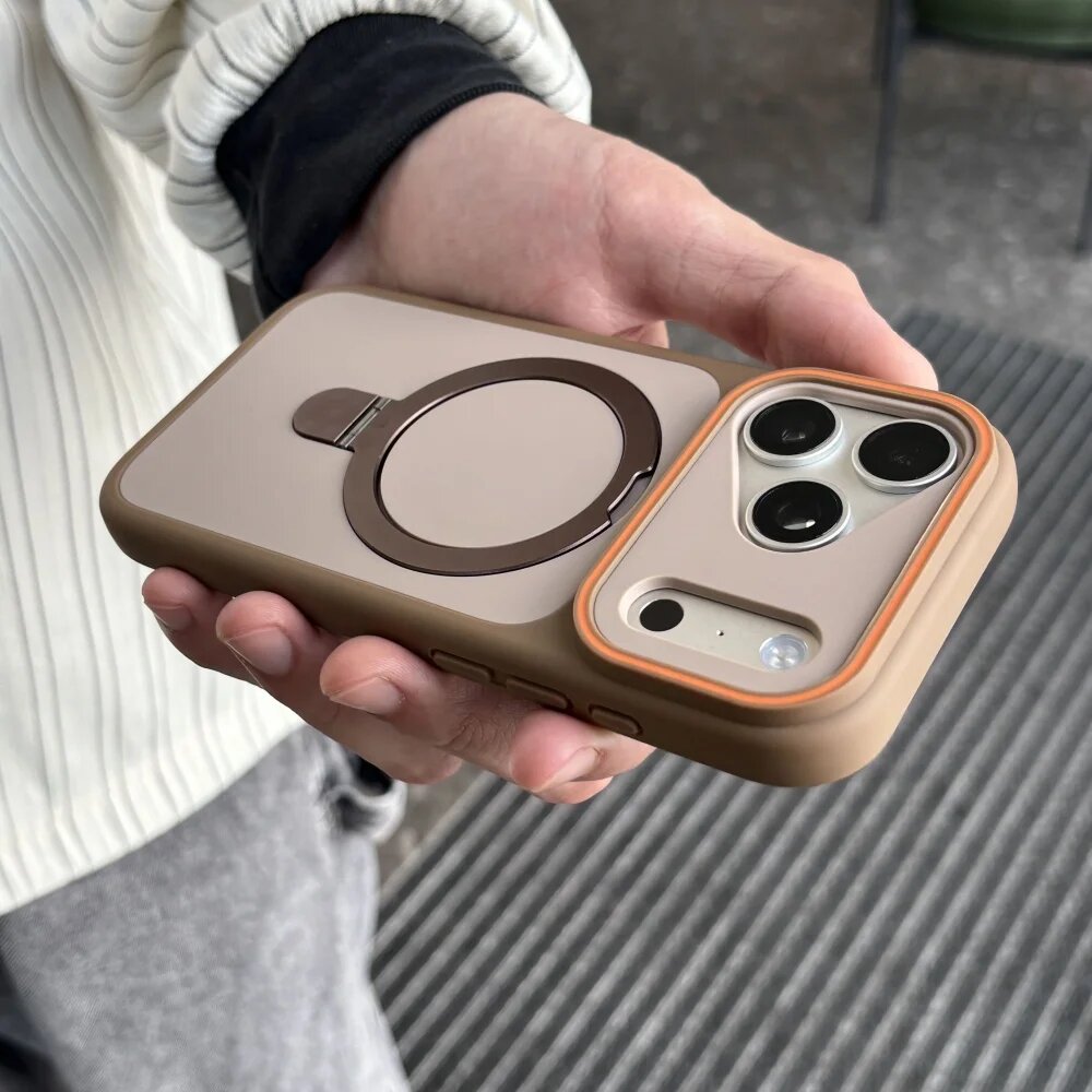 Коричневый чехол на iPhone 17 Pro с кольцом