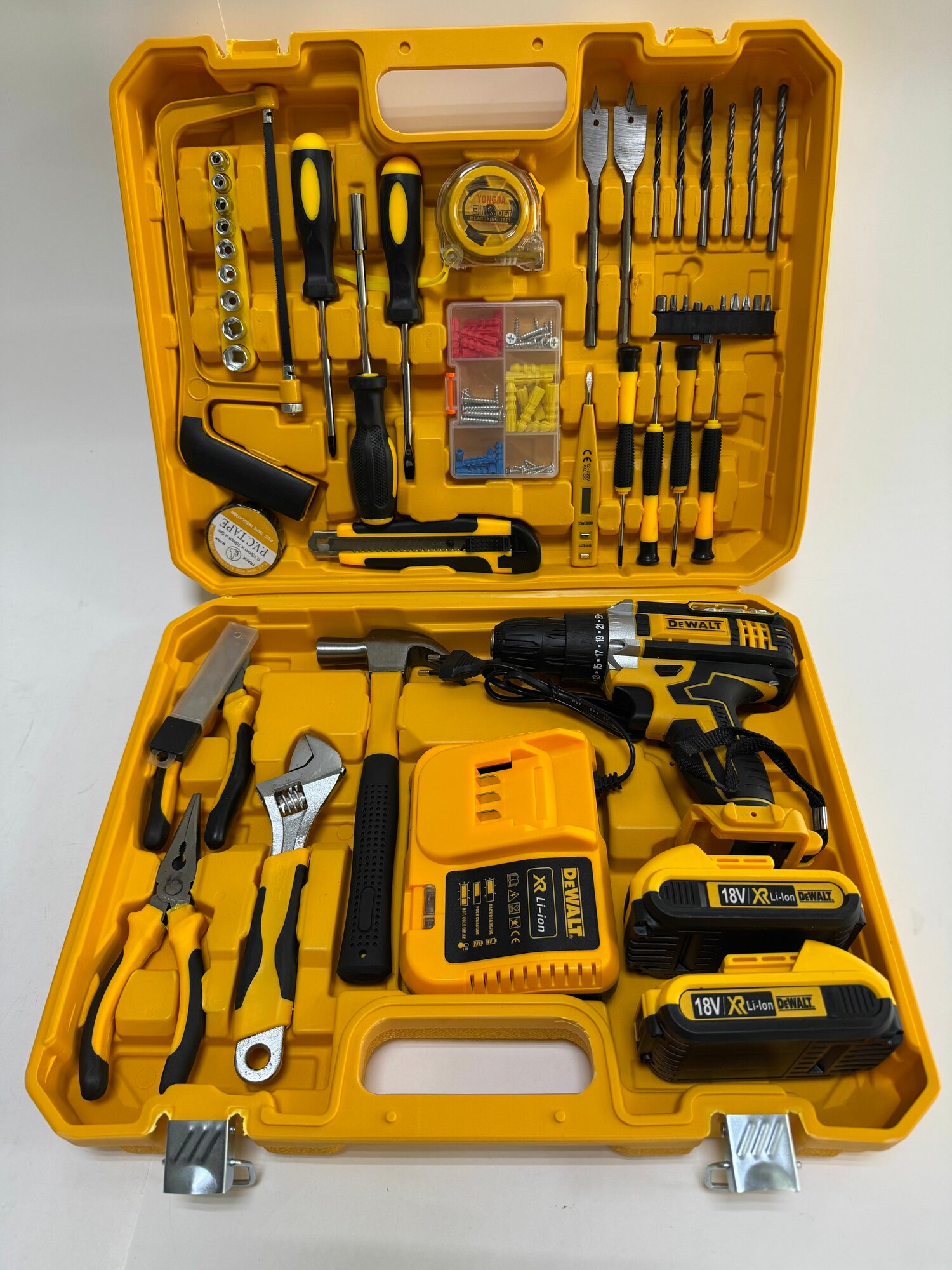 Шуруповерт DeWALT 18v, с набором инструментов премиум, От аккумулятора