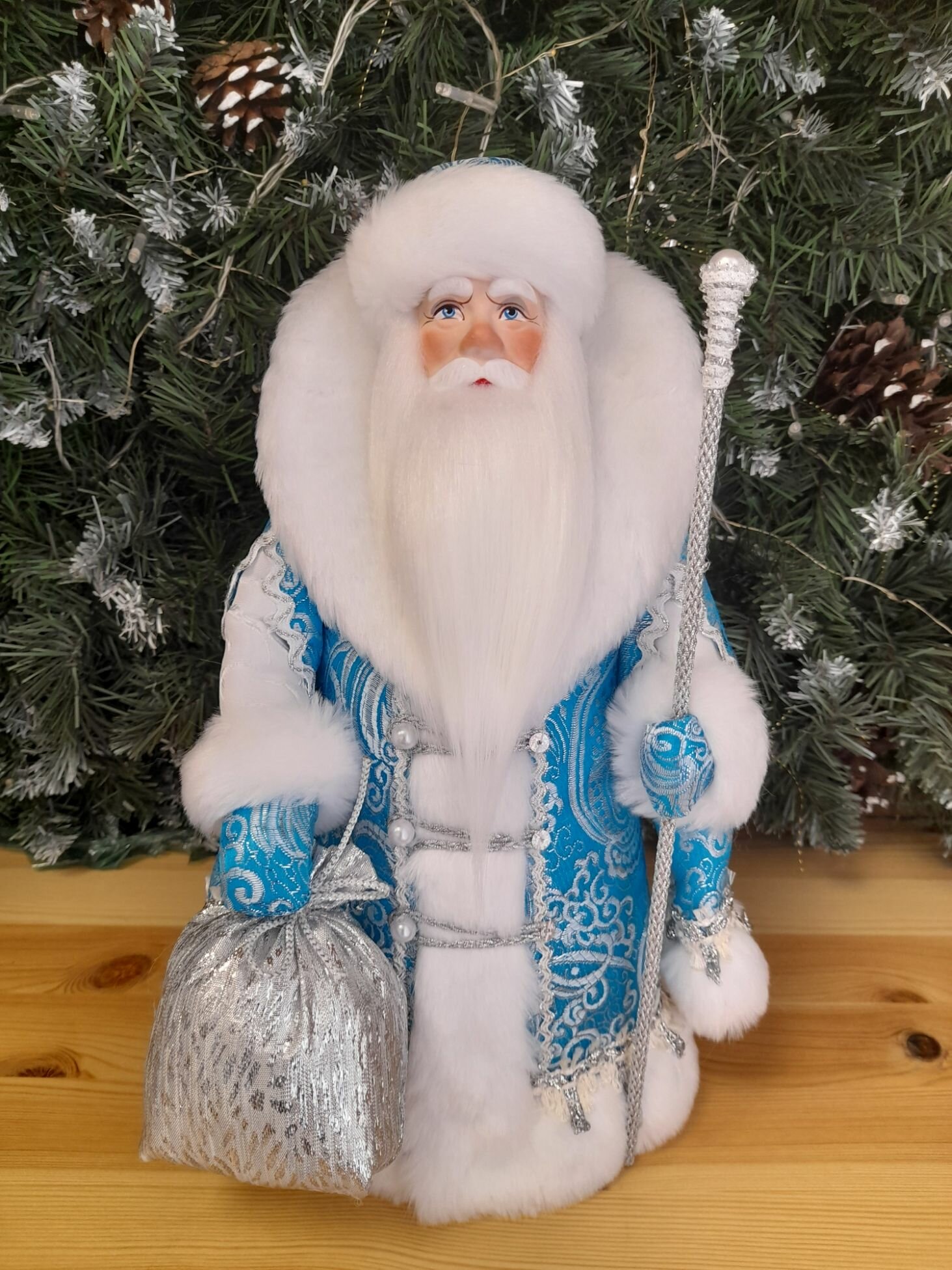 Дед Мороз 33 см под ёлку "Великий Устюг" НашМороз, фарфор, парча, ручная работа