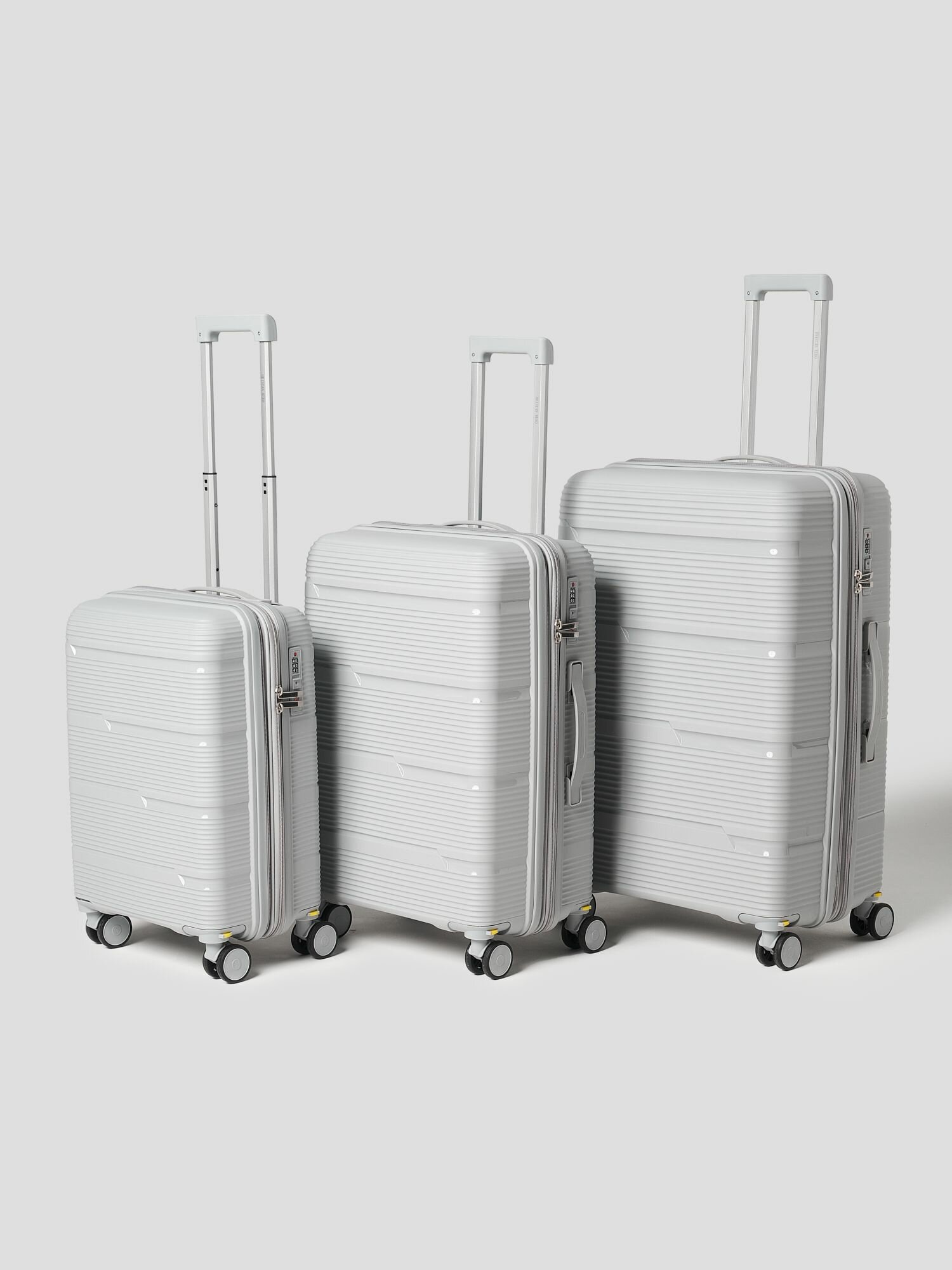 Комплект чемоданов 