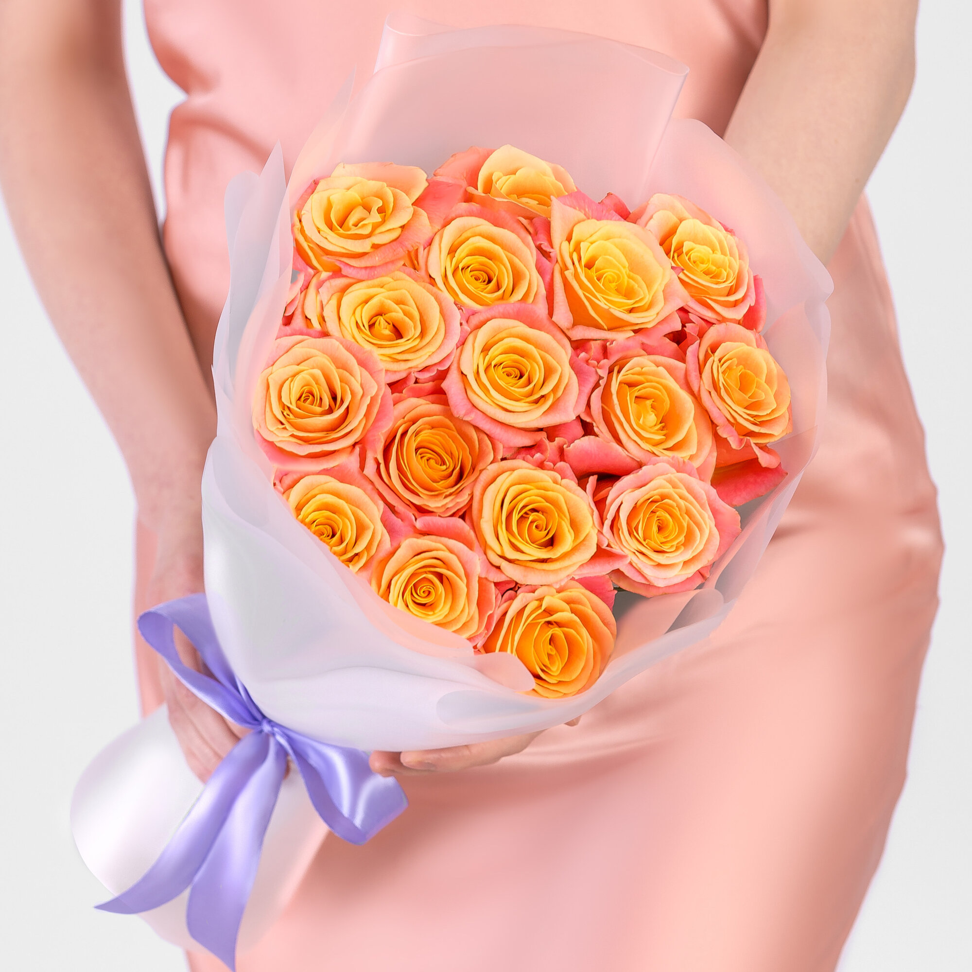 Букет Мегацвет24 "Мисс Пигги", 15 коралловых роз, 50 см, в дизайнерской упаковке