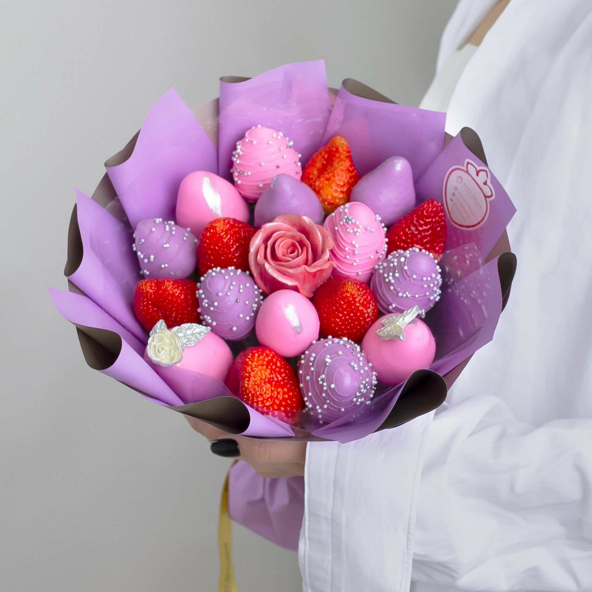 Клубника в шоколаде букет "Притяжение" S 18-20 шт Букет из ягод в шоколаде