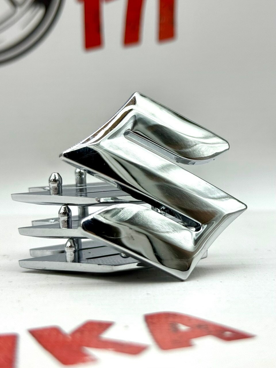 4шт Suzuki 48/48 логотип (С-570) (CHR)