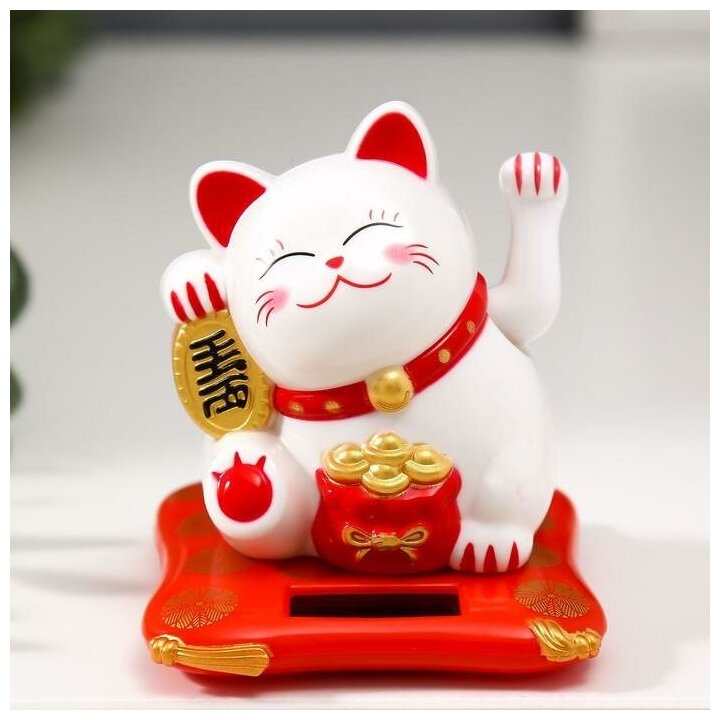 Маятник пластик "Кот баюн на коврике" иероглиф "счастье в дом" 7,5х6,5х6,8 см