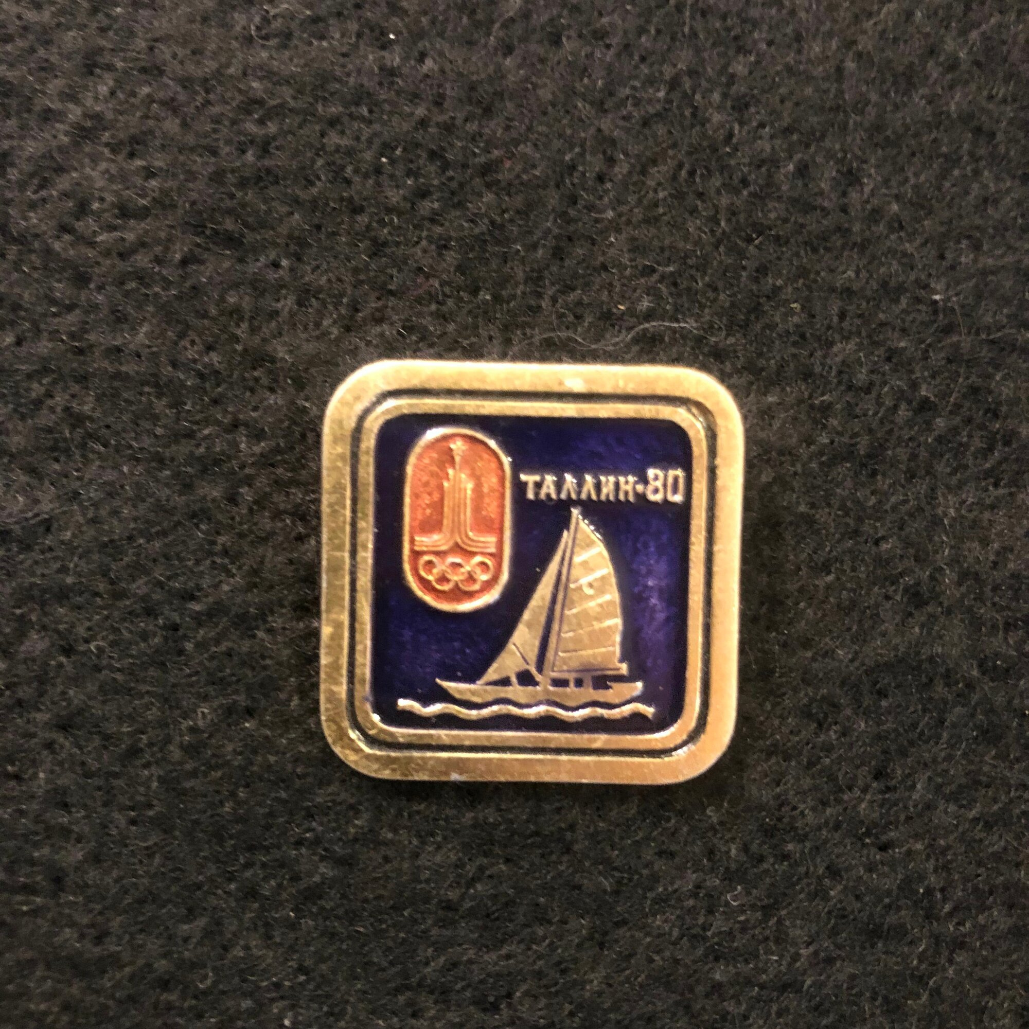 Значок СССР. Олимпийские игры в Москве(1980 год). Квадраты. Виды спорта. Парусный спорт(значок из комплекта)