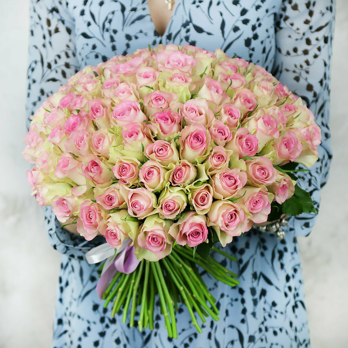 Монобукет "Букет Маркет", 101 роза нежно - розовая Кения, высота 40см, на стеблях, под ленту