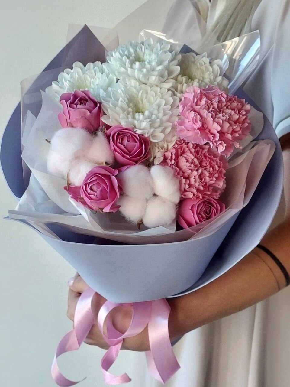 Цветы живые букет розы, гвоздики и хлопка "Теплые нотки" Flor2u