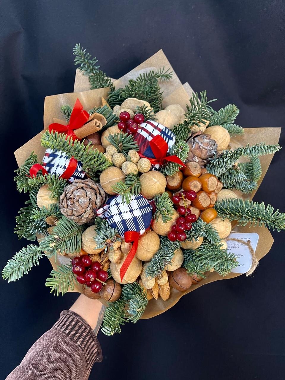 Зимний ореховый букет с ягодами корицей и медом очень хорошо