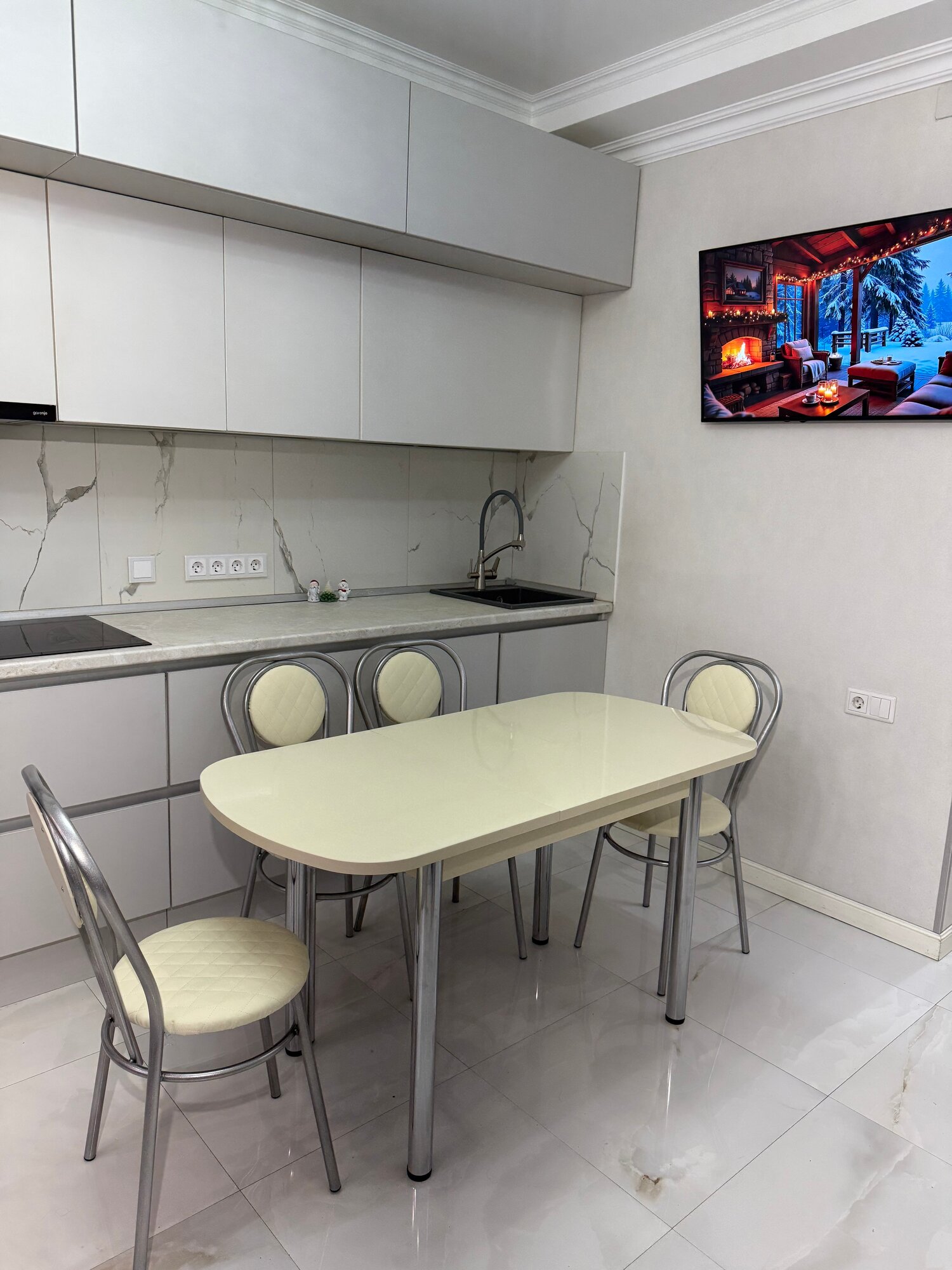 Кухонный стол и стулья , Обеденная группа