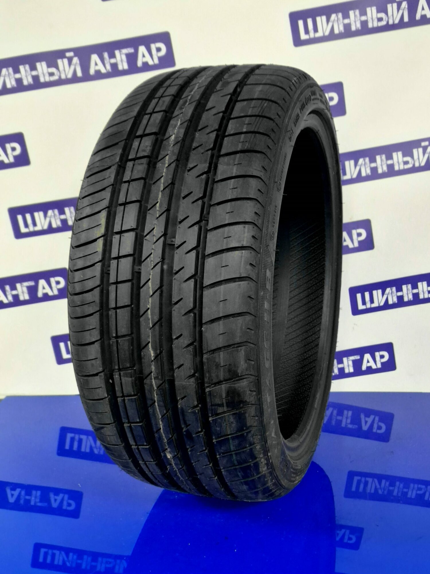 Ilink Thunder U09 245/45R18 100W XL летняя автомобильная шина