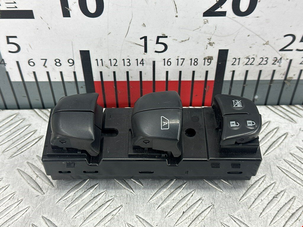 Блок управления стеклоподъемниками Nissan Juke 254011KK0A арт. 2268767