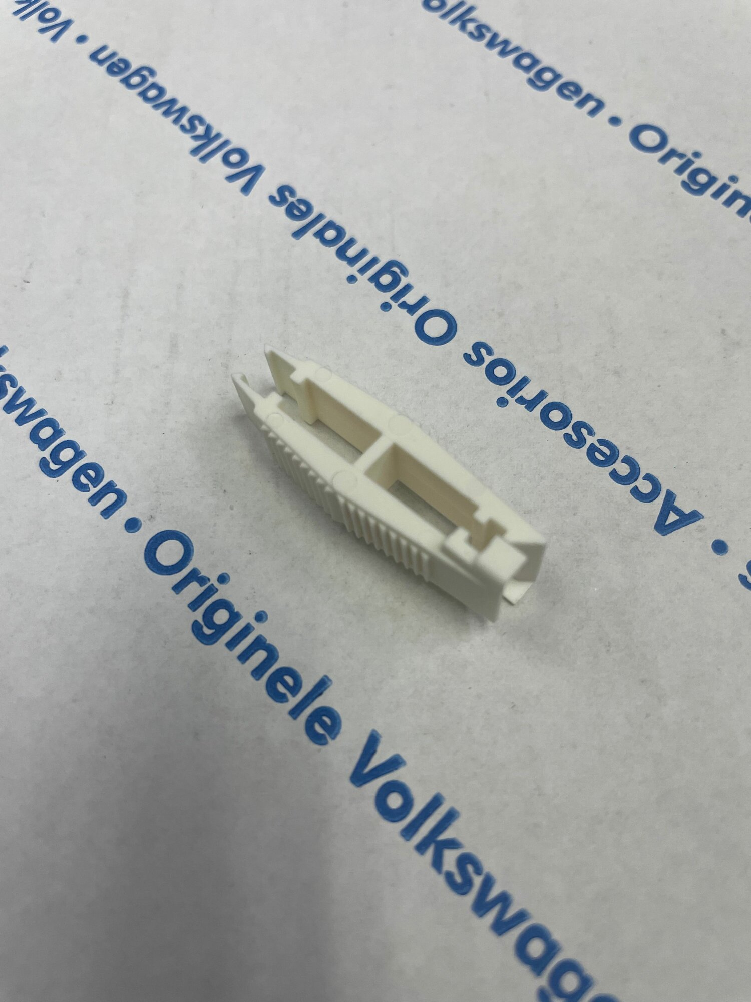 VAG 8D0941802 Съёмник предохранителя для VW POLO (SED RUS) (2011>)